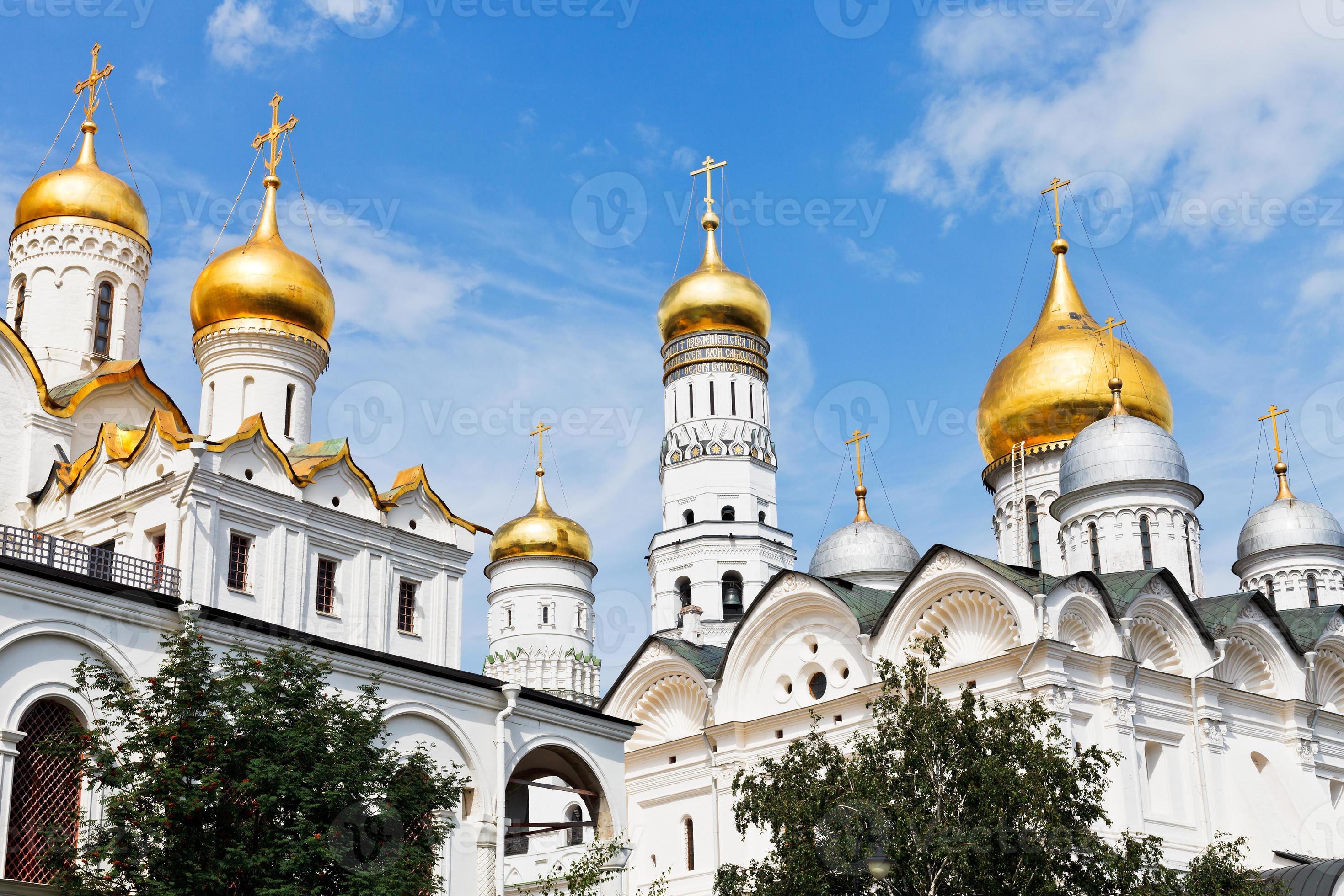 gold domes of Moscow Kremlin Cathedrals 796546 Stock Photo at Vecteezy gold domes of Moscow Kremlin Cathedrals 796546 Stock Photo at Vecteezy