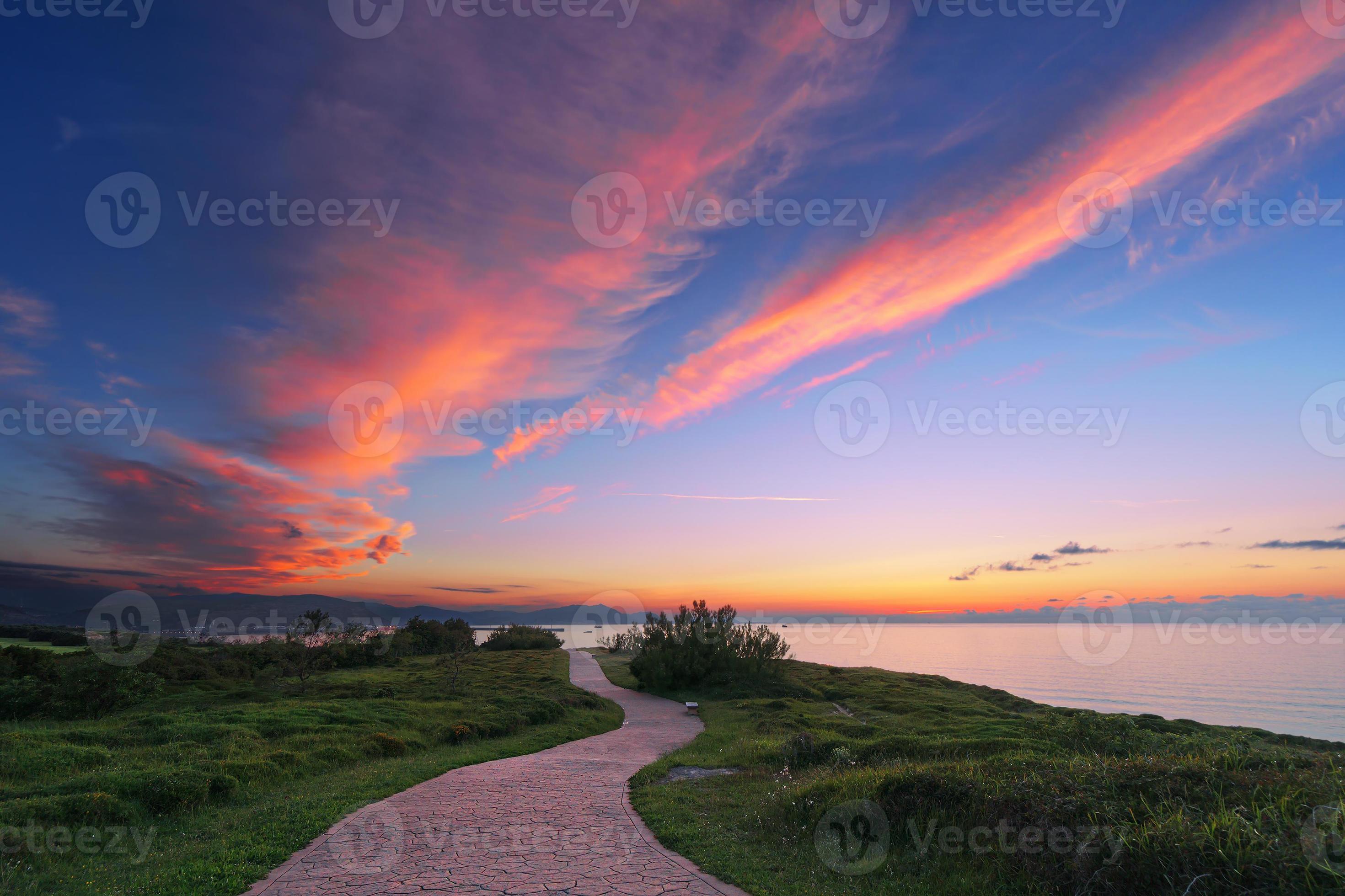 Path Near The Sea 1353574 Stock Photo At Vecteezy path-near-the-sea-1353574-stock-photo-at-vecteezy