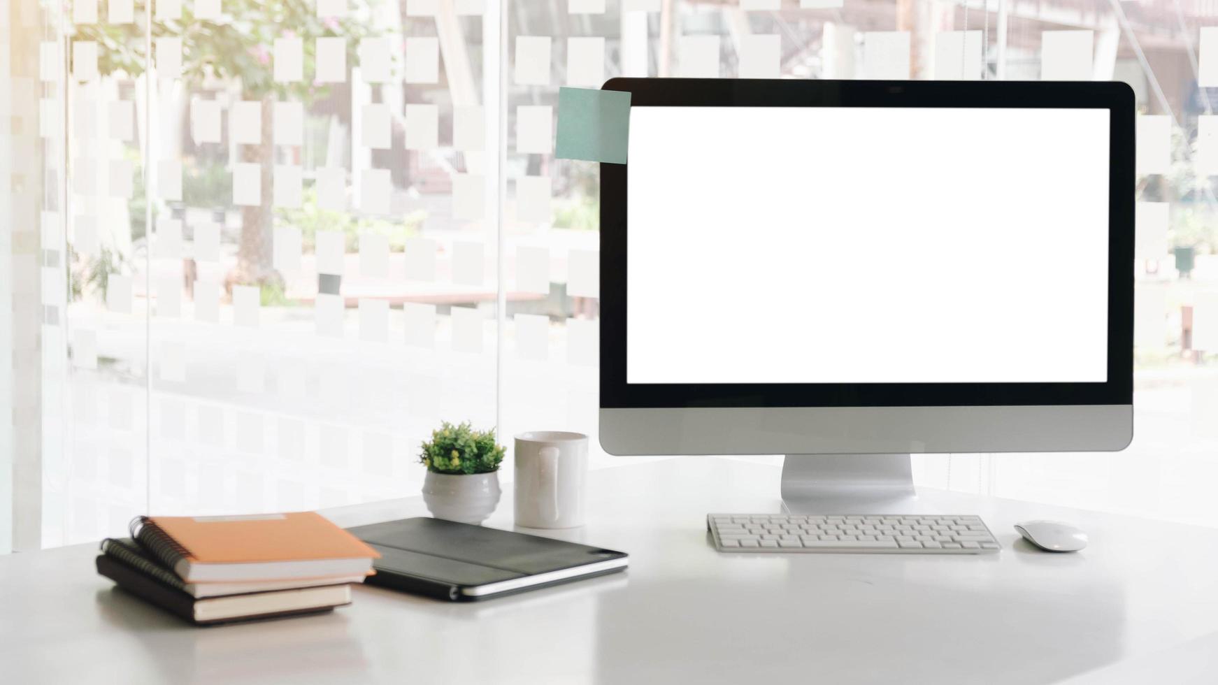 Desktop computer mock-up 2191365 Stock Photo at Vecteezy Desktop computer mock-up 2191365 Stock Photo at Vecteezy