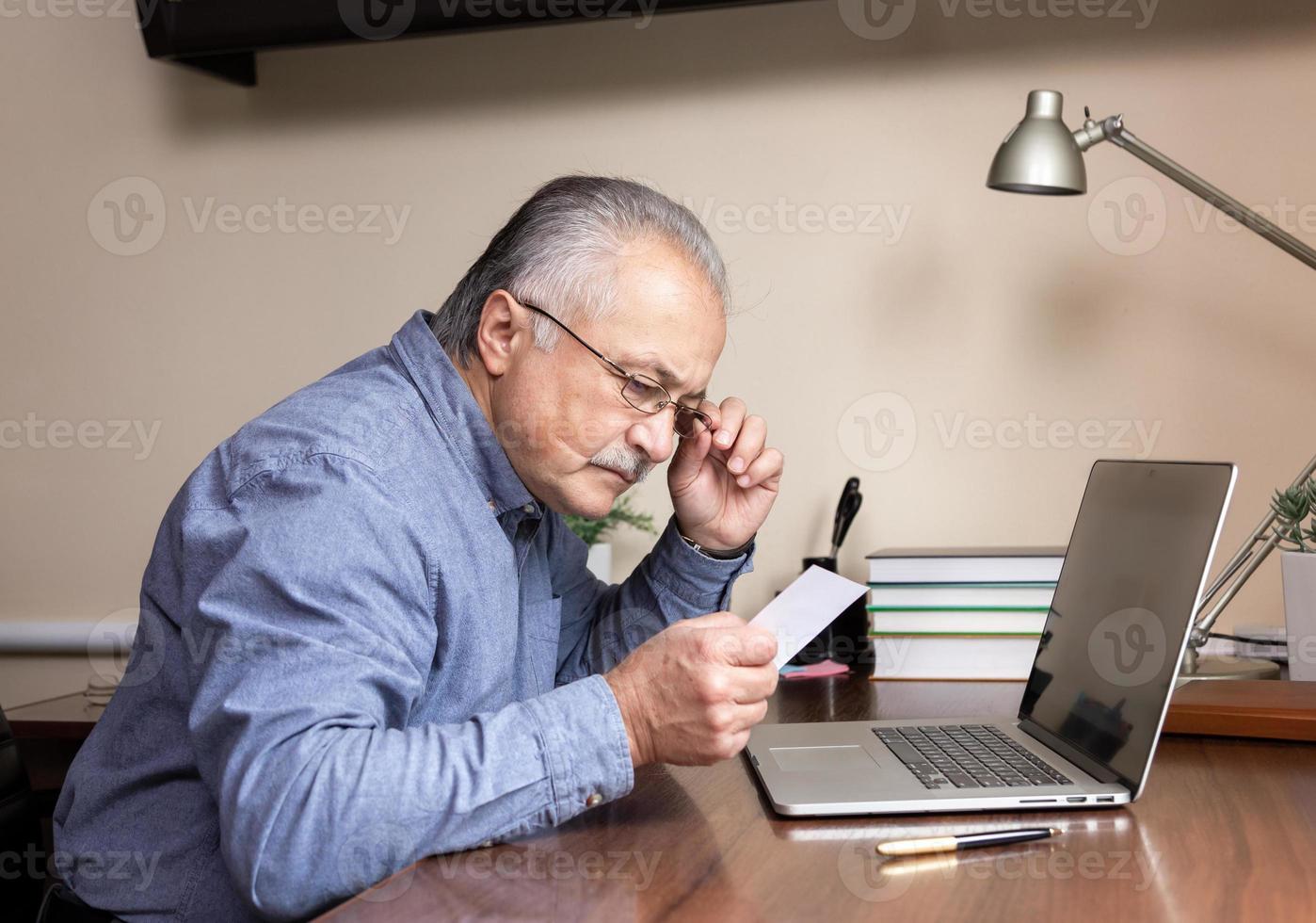 Senior man learns to use the computer 2429621 Stock Photo at Vecteezy