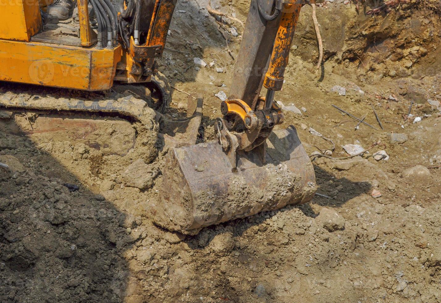 excavator digging a hole 5194269 Stock Photo at Vecteezy