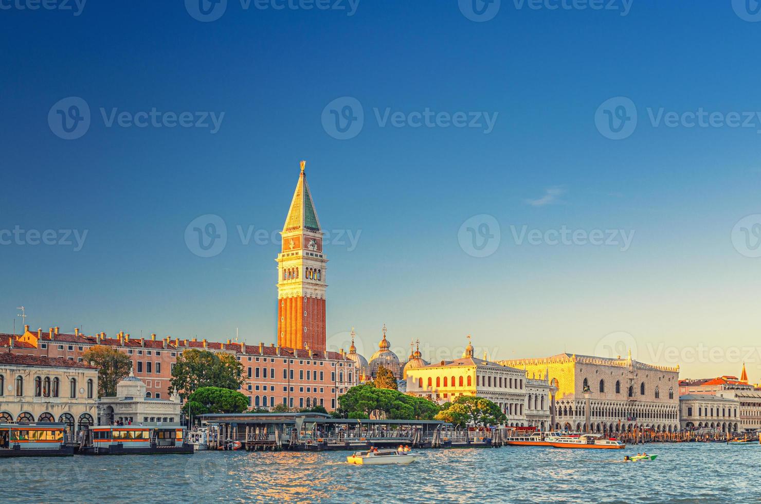 Grand Canal waterway in Venice historical city centre 6117968 Stock ...