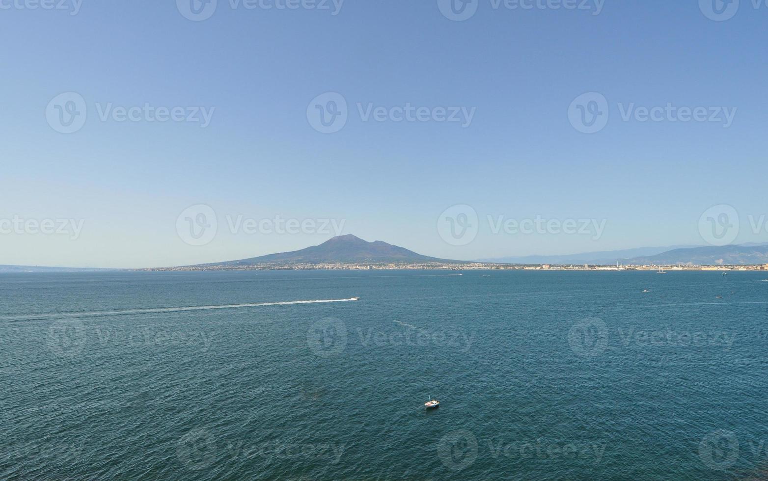 Mount Vesuvius volcano in Naples 6480940 Stock Photo at Vecteezy