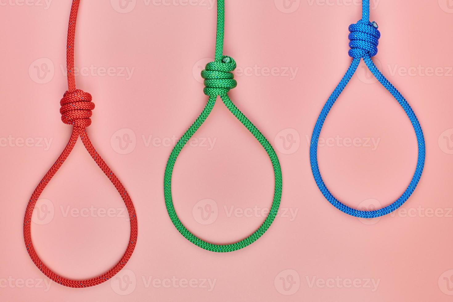 tres nudos del ahorcado 6599283 Foto de stock en Vecteezy