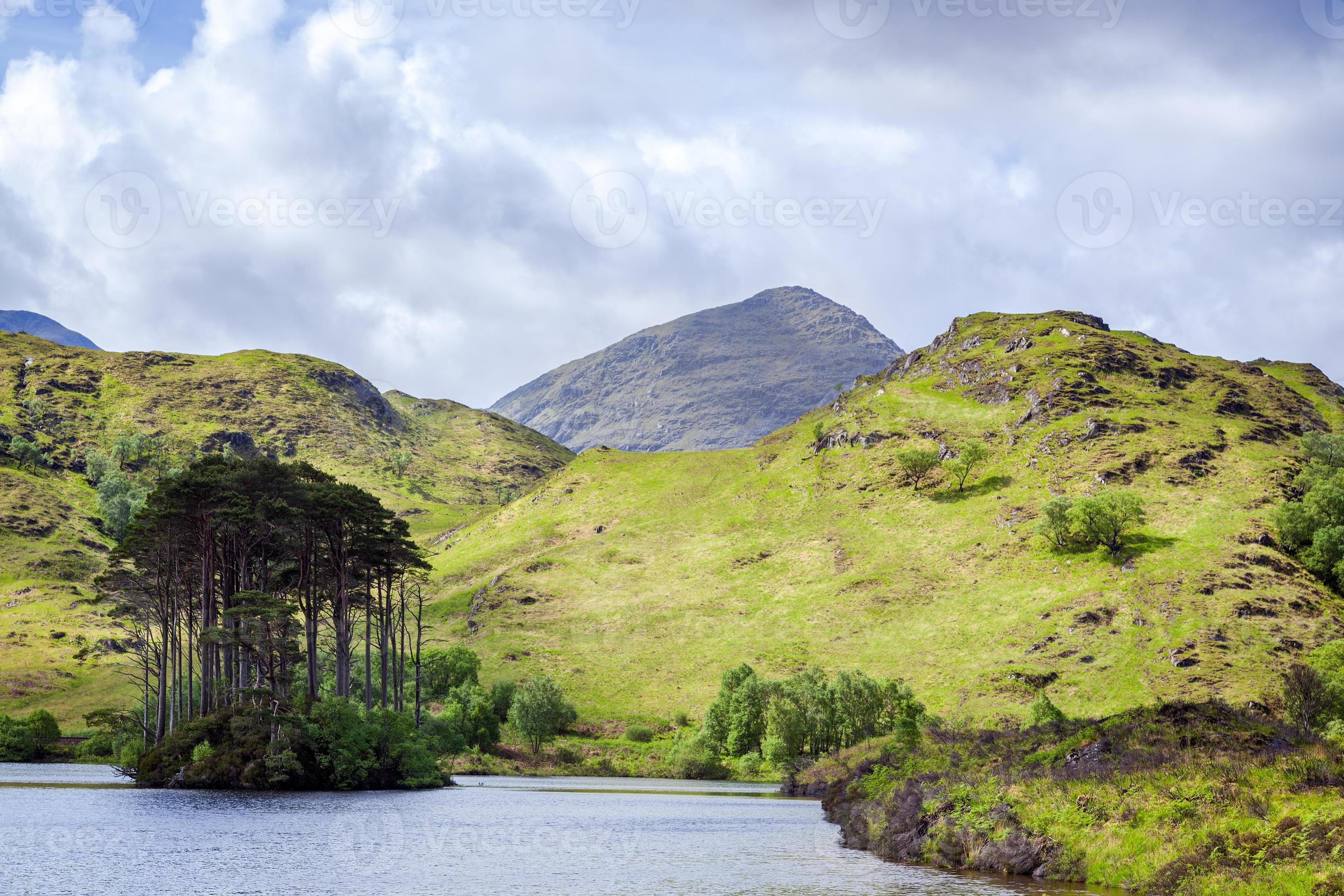 Loch Eilt is a freshwater loch in Lochaber, in the West Highlands of Scotland 6651821 Stock ...