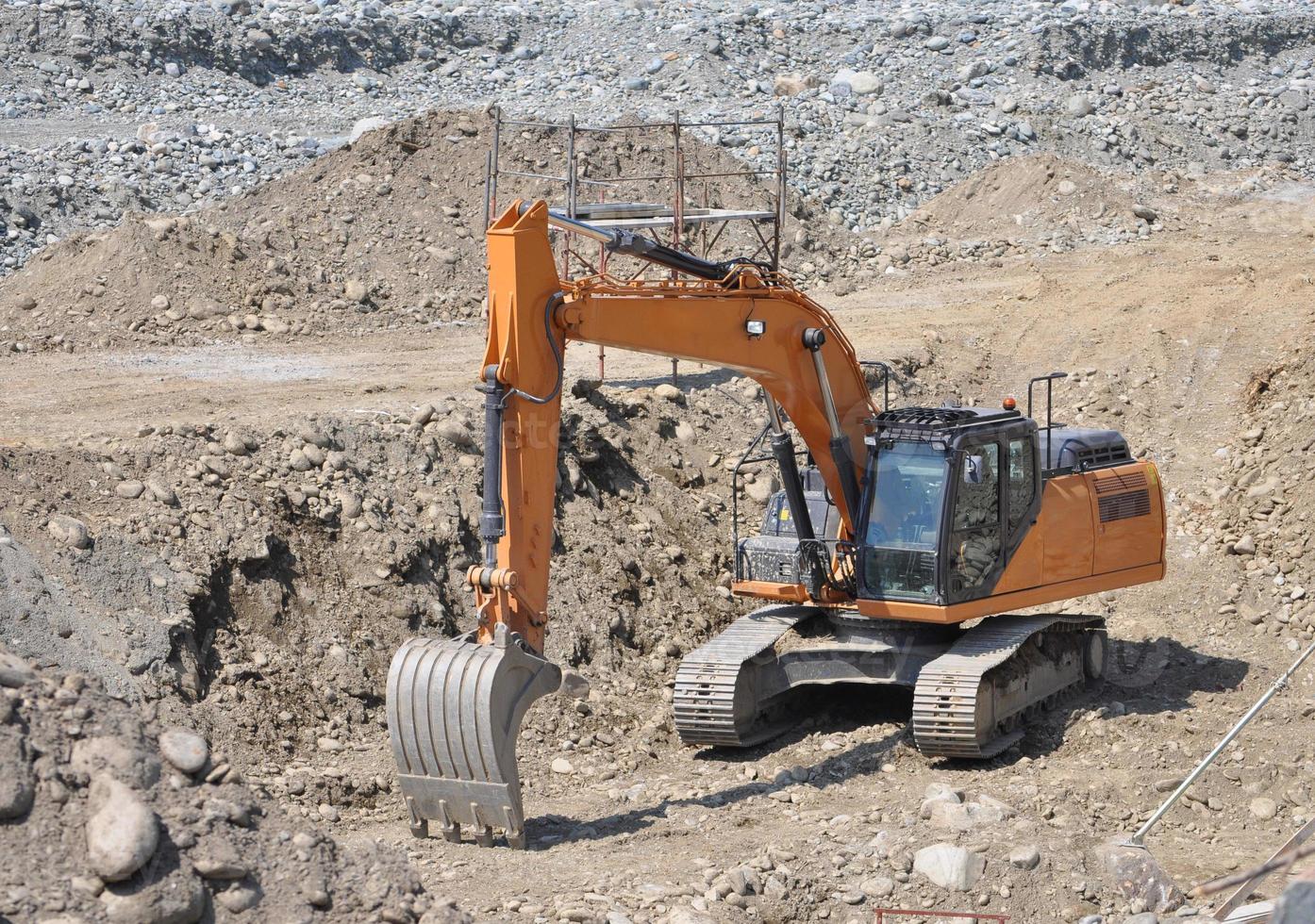 excavator digging a hole 6888363 Stock Photo at Vecteezy