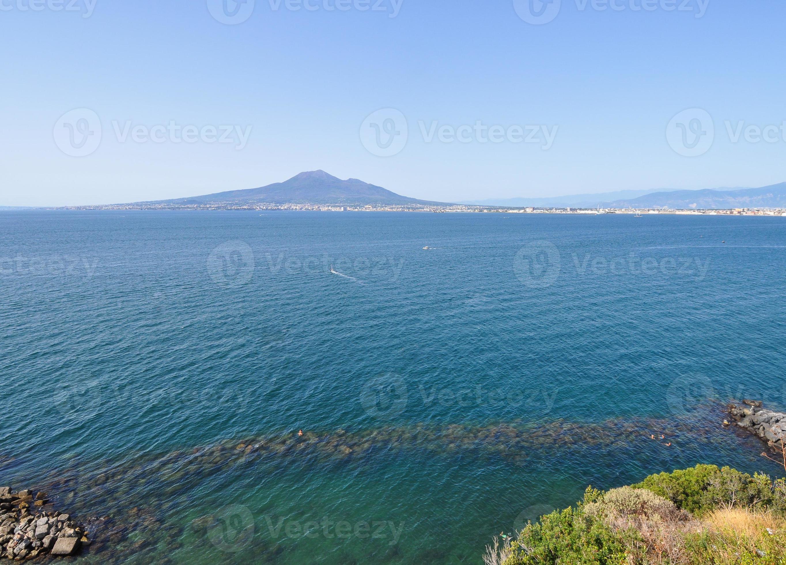 Mount Vesuvius volcano in Naples 6888396 Stock Photo at Vecteezy