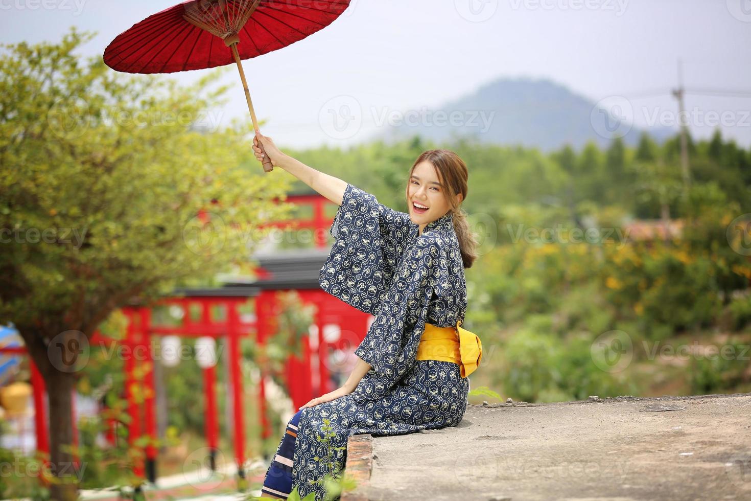 Young Asian girl wearing kimono, Japanese traditional clothes. 7109972 ...