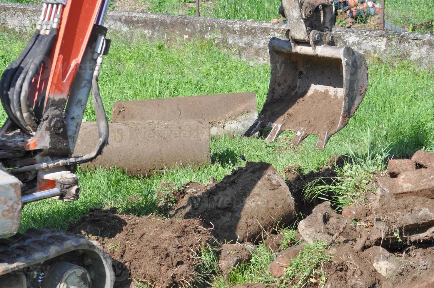 Excavator digging a hole 7328773 Stock Photo at Vecteezy