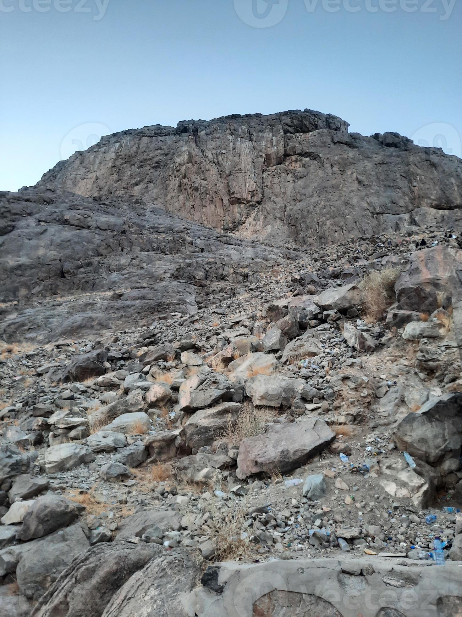 hermosa vista de la montaña jabal al noor en la meca. La cueva de hira ... hermosa vista de la montaña jabal al noor en la meca. La cueva de hira ...