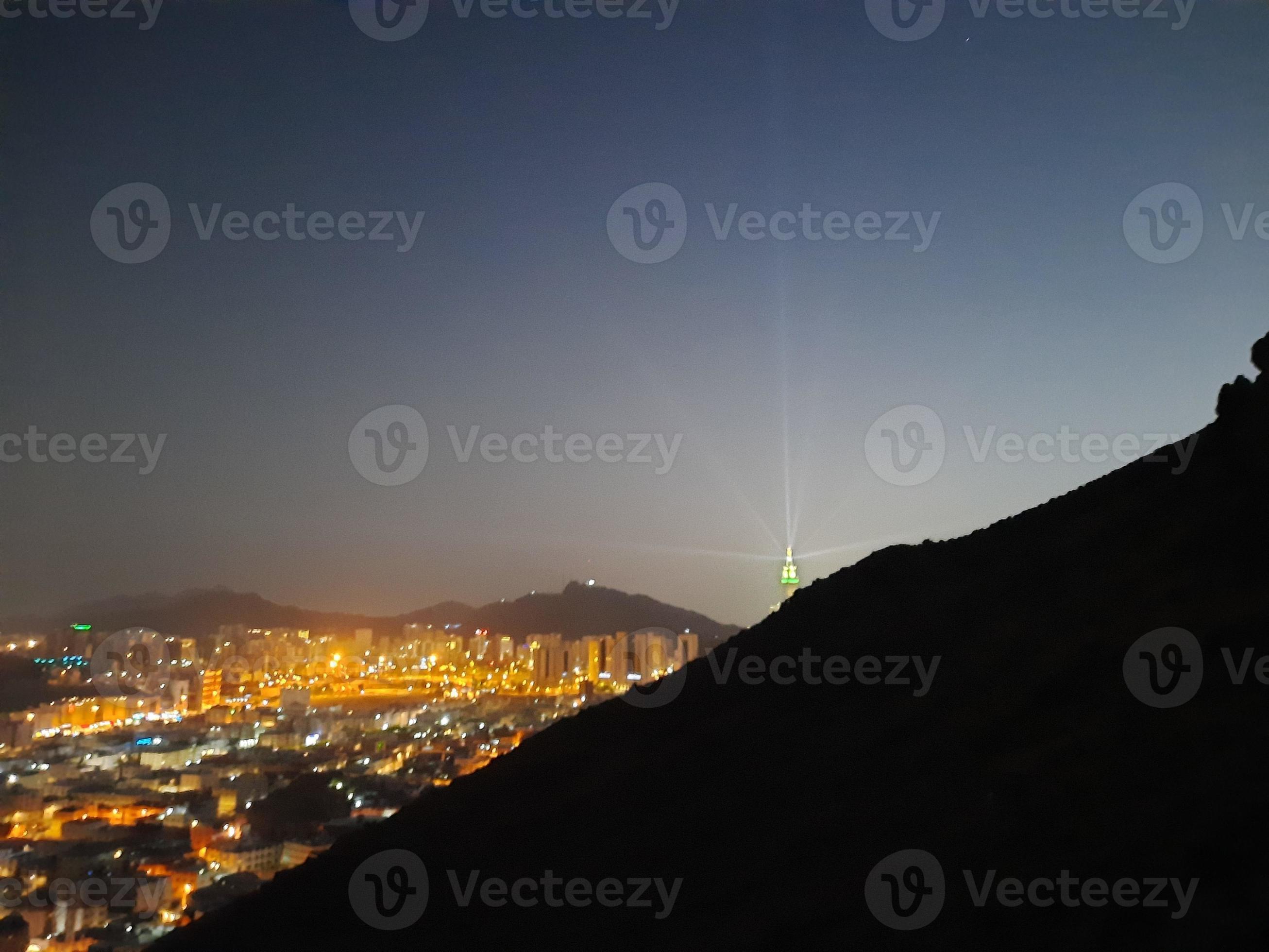 hermosa vista de la montaña jabal al noor en la meca. La cueva de hira ... hermosa vista de la montaña jabal al noor en la meca. La cueva de hira ...