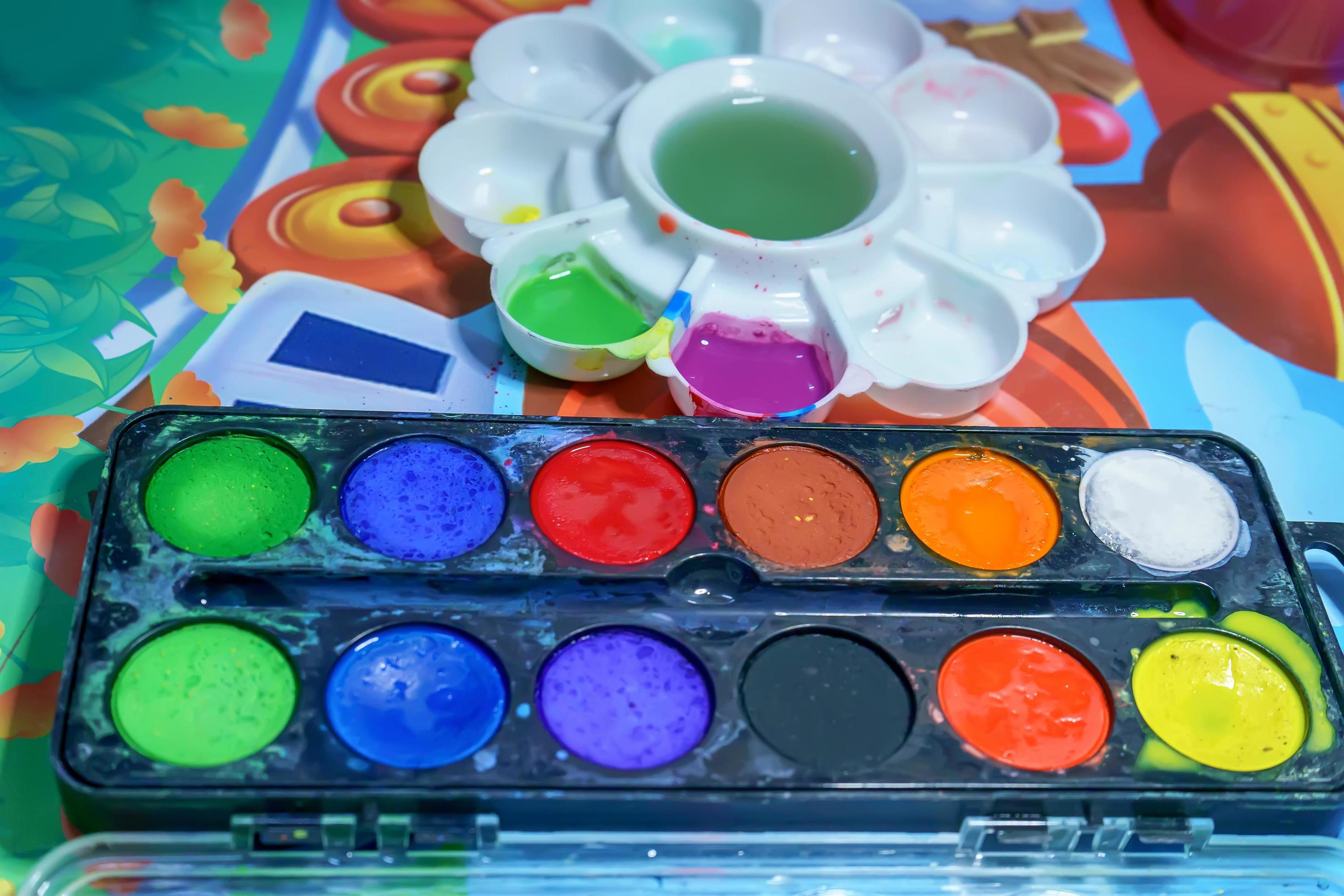 Children Are Learning To Mix Colors 7989425 Stock Photo At Vecteezy children-are-learning-to-mix-colors-7989425-stock-photo-at-vecteezy