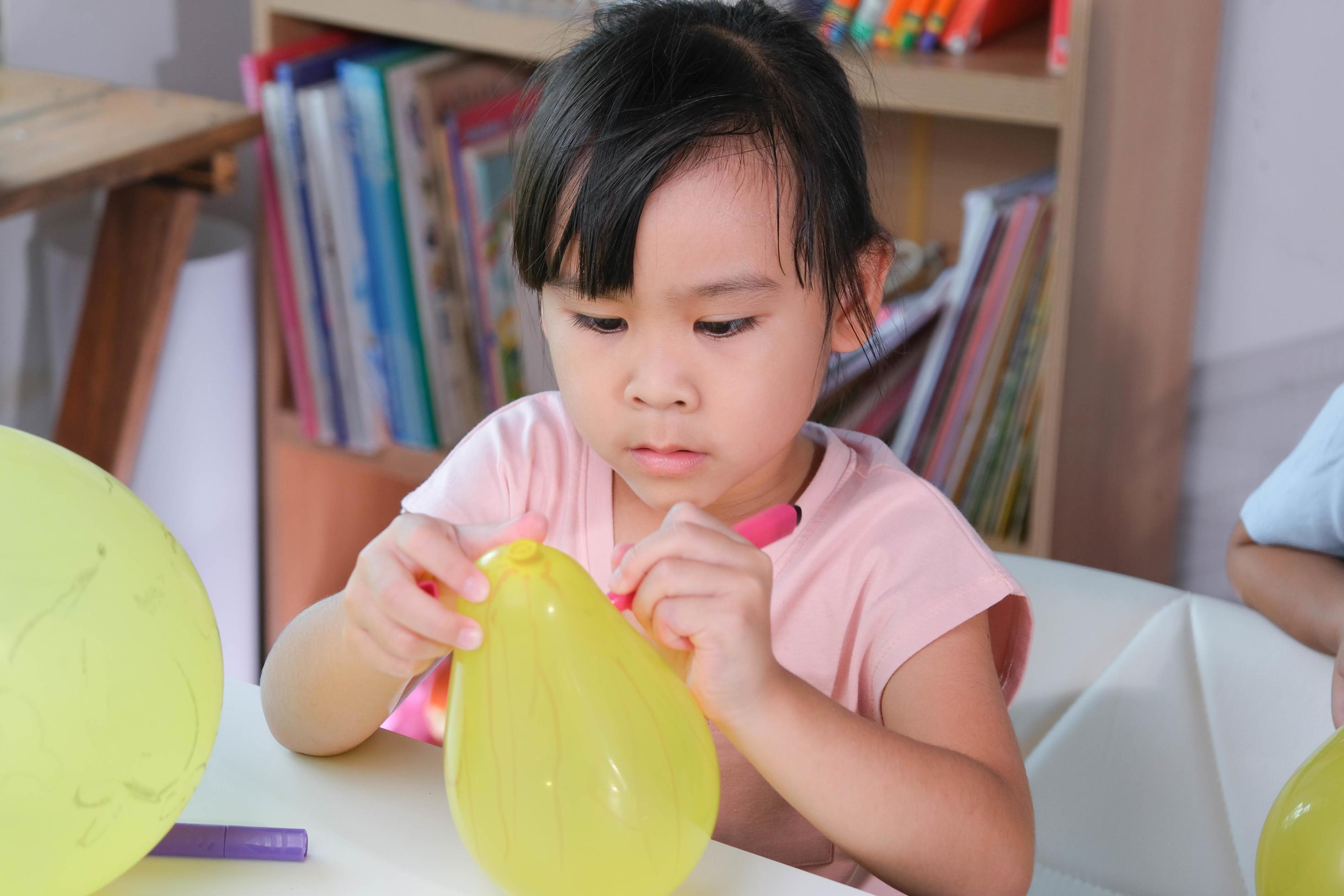 Little Girl Is Learning And Doing Electrostatic Science Experiments little-girl-is-learning-and-doing-electrostatic-science-experiments