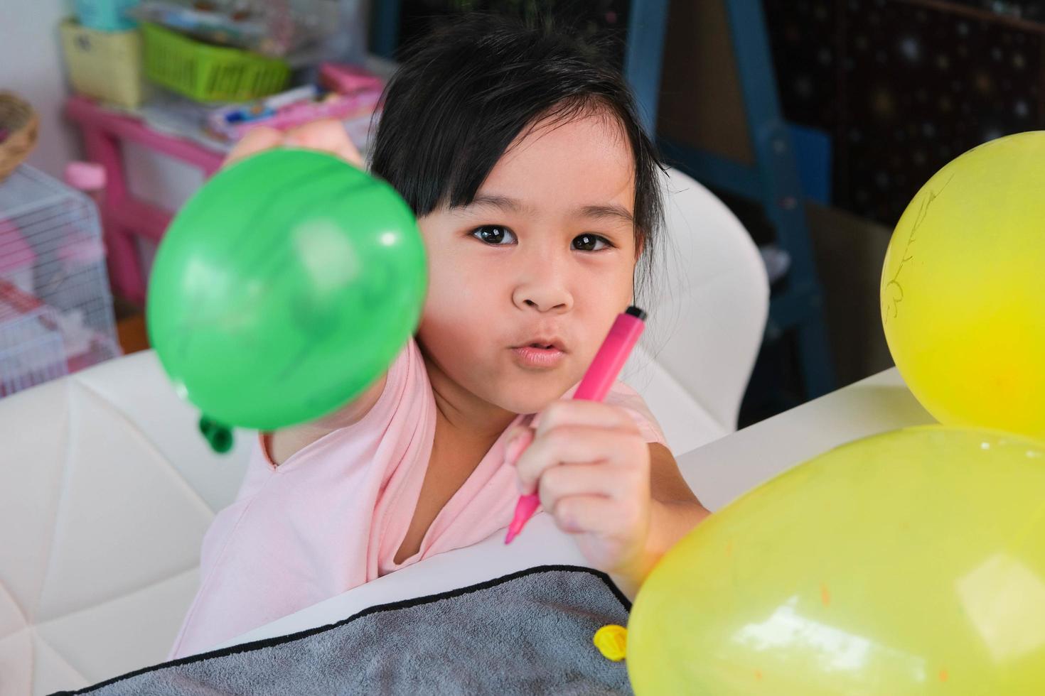 Little Girl Is Learning And Doing Electrostatic Science Experiments little-girl-is-learning-and-doing-electrostatic-science-experiments