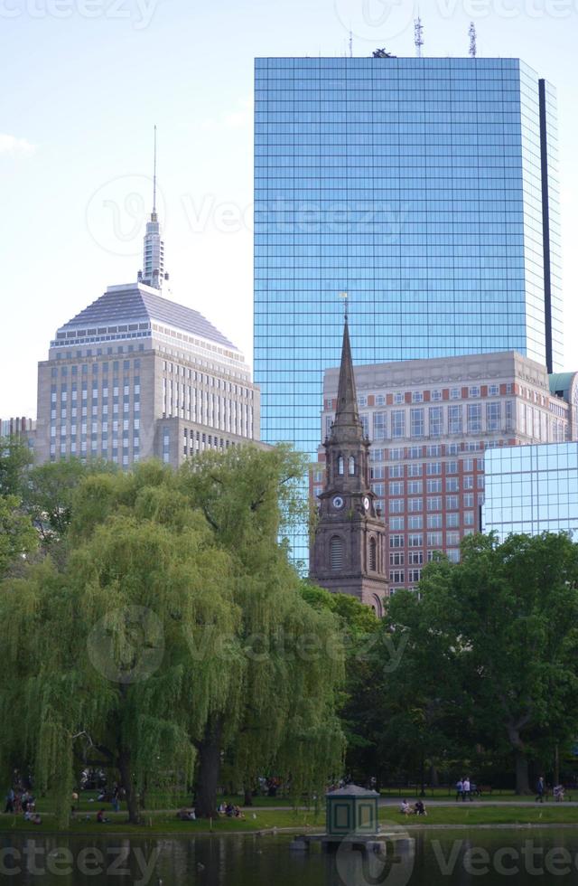 Boston Garden with a Weeping Willow Tree 9092993 Stock Photo at Vecteezy Boston Garden with a Weeping Willow Tree 9092993 Stock Photo at Vecteezy
