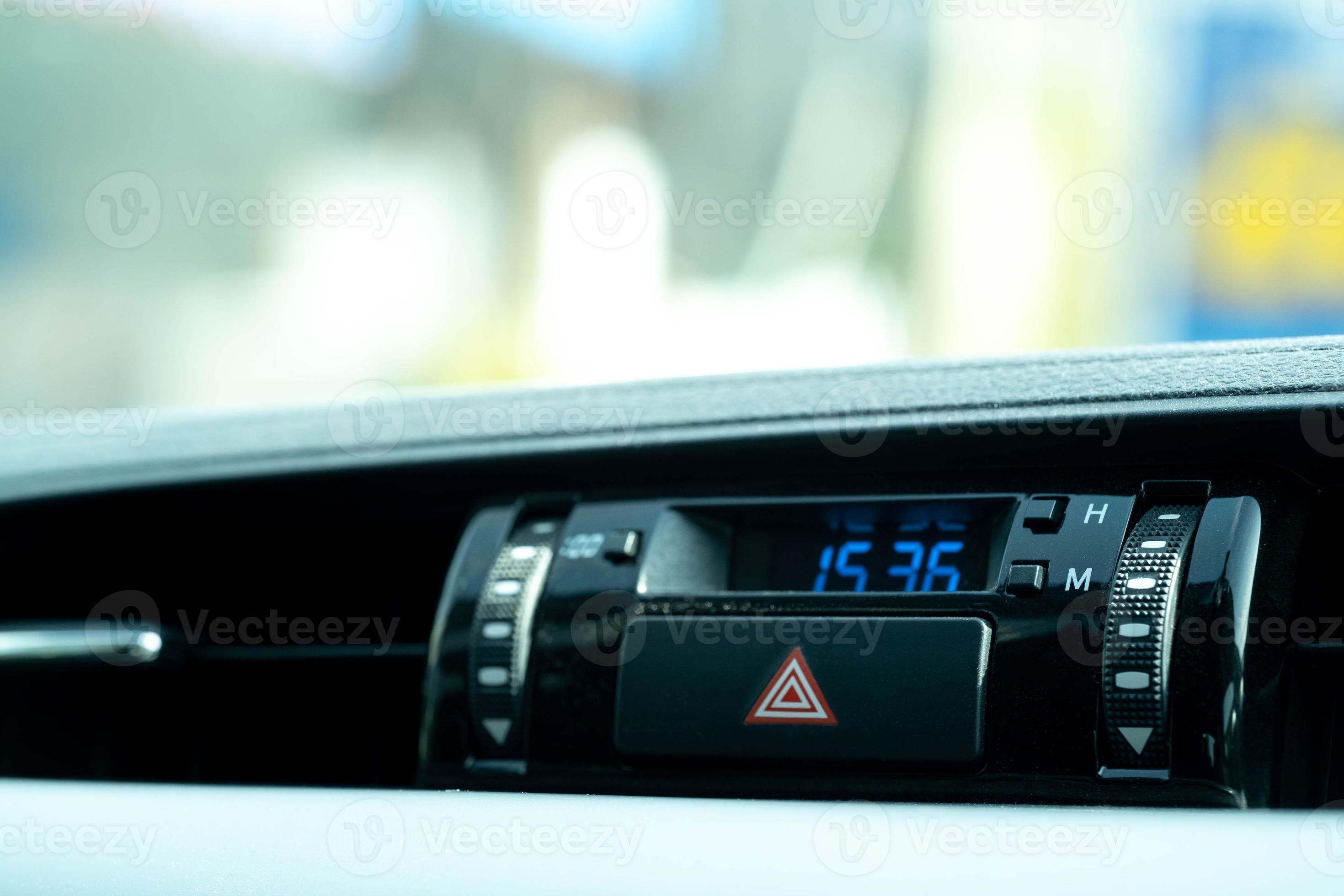 car time system It is installed in the front for ease of use. Show time ...