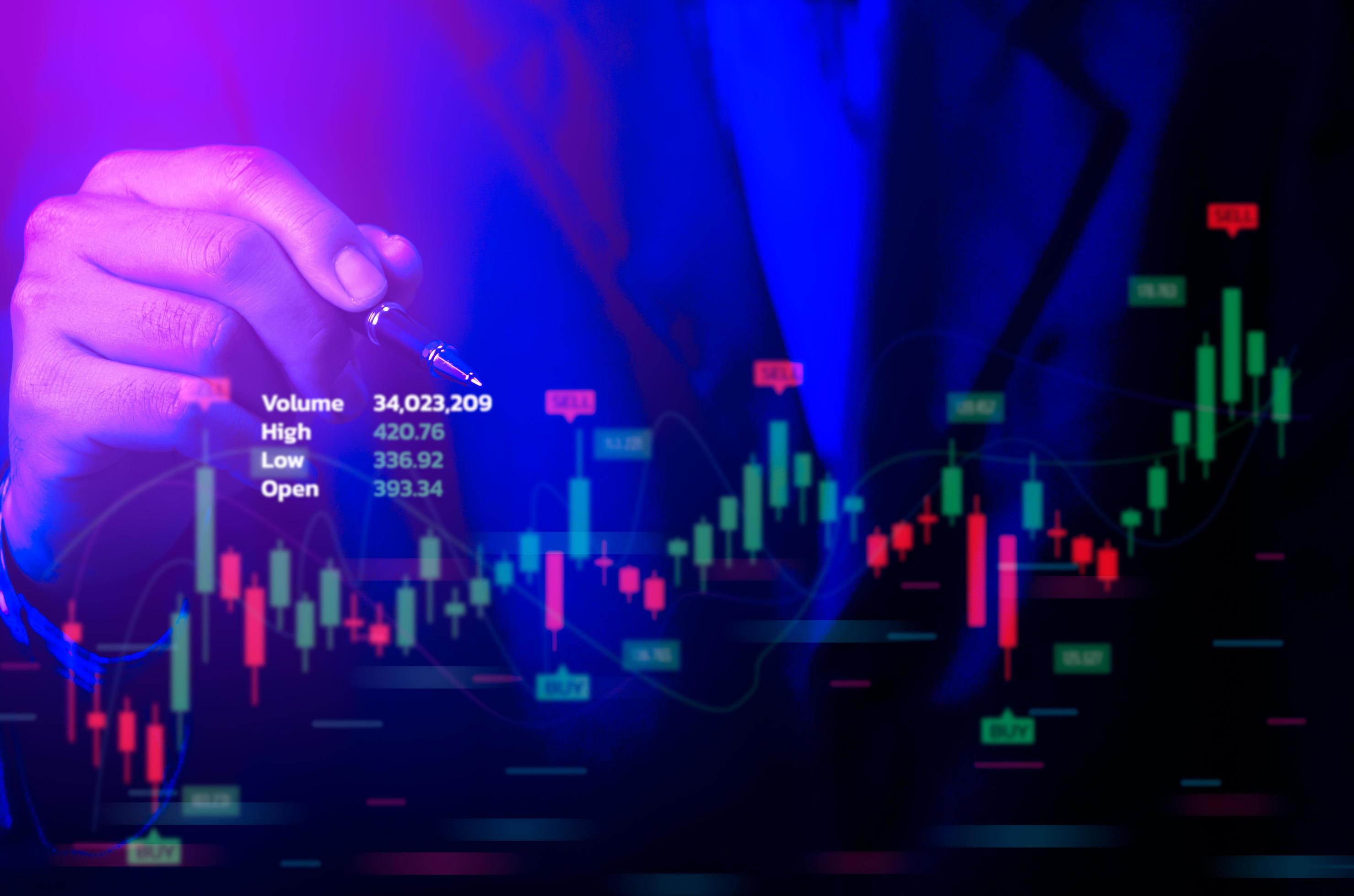 man holding pen stock market graph 10112926 Stock Photo at Vecteezy man holding pen stock market graph 10112926 Stock Photo at Vecteezy