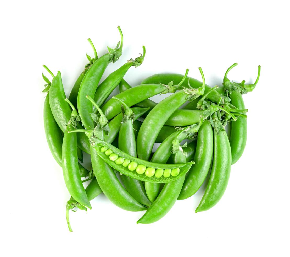 Green peas isolated on white background 10123309 Stock Photo at Vecteezy
