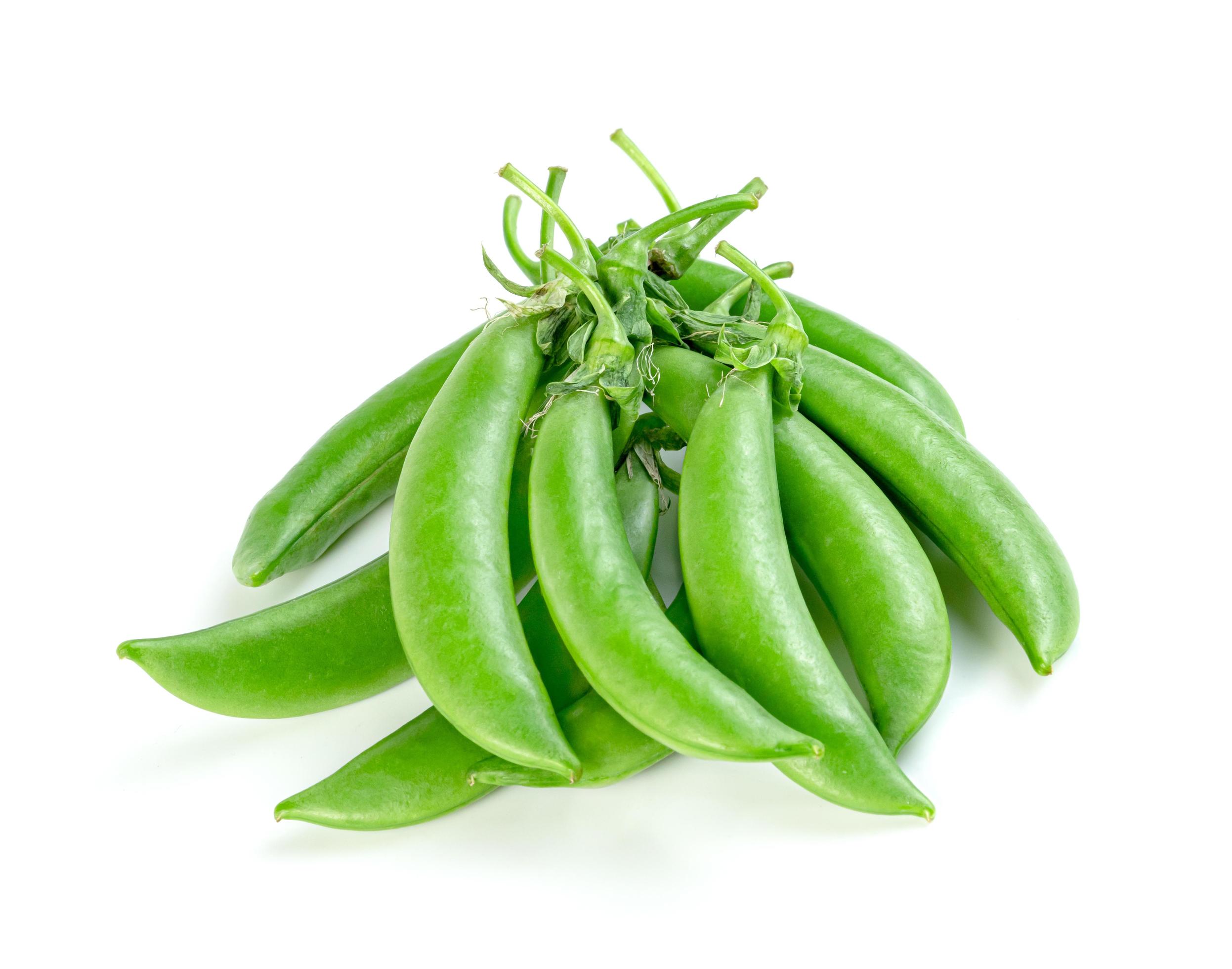 Green peas isolated on white background 10124133 Stock Photo at Vecteezy