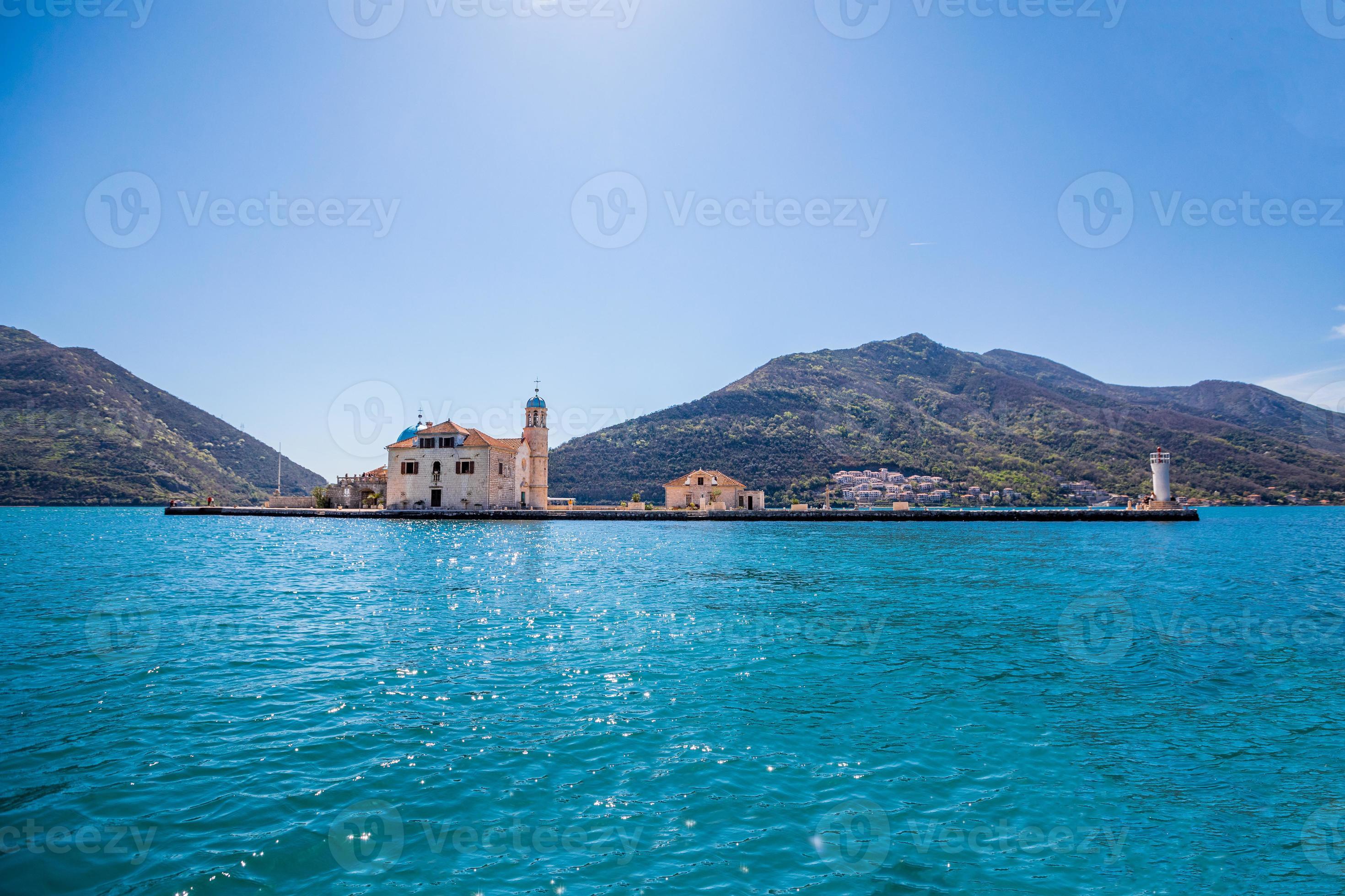 nuestra señora de las rocas kotor montenegro 10193576 Foto de stock en ... nuestra señora de las rocas kotor montenegro 10193576 Foto de stock en ...