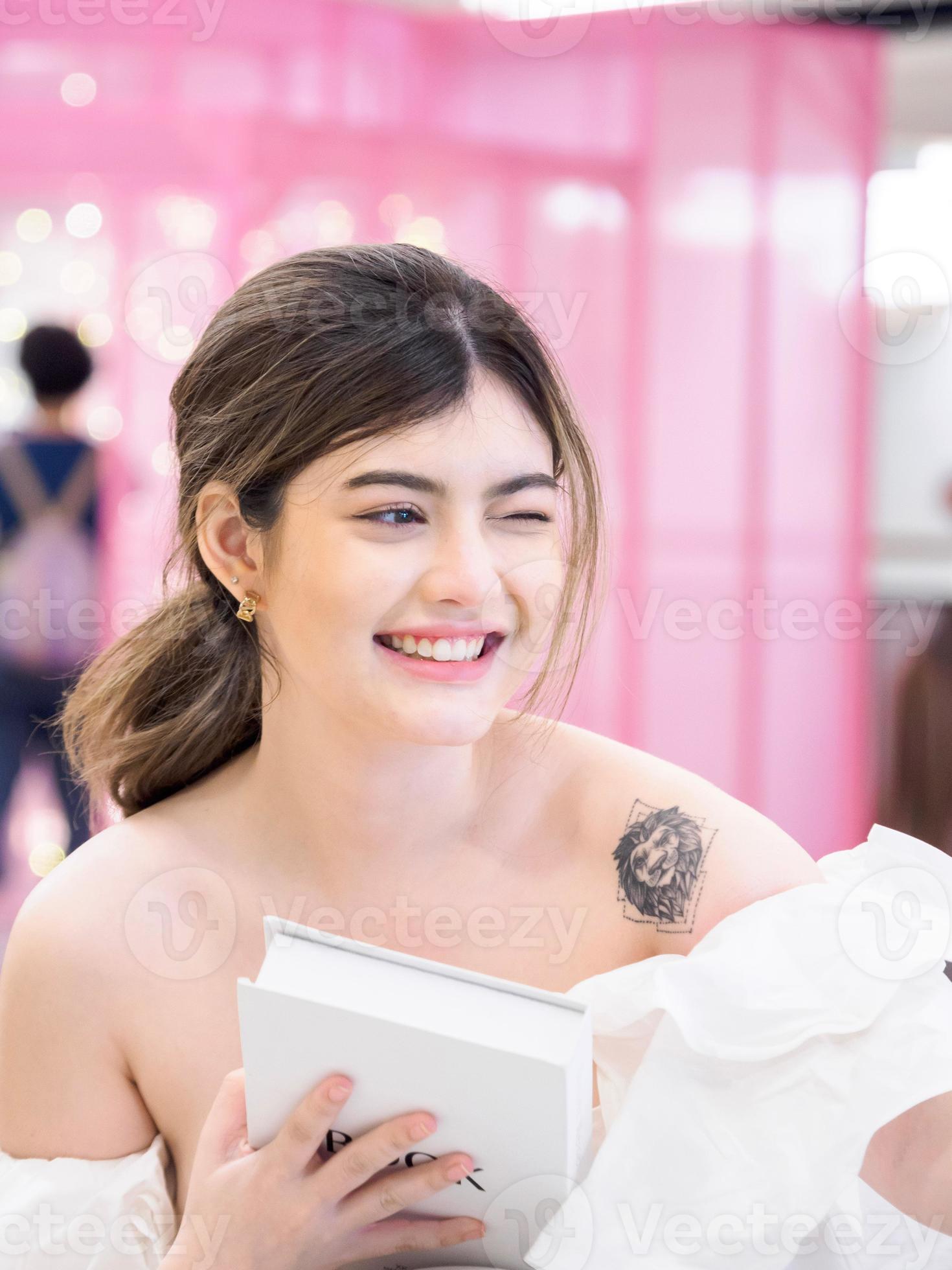 Portrait Young Beautiful Girl Woman Pretty Lovely Face Makup White