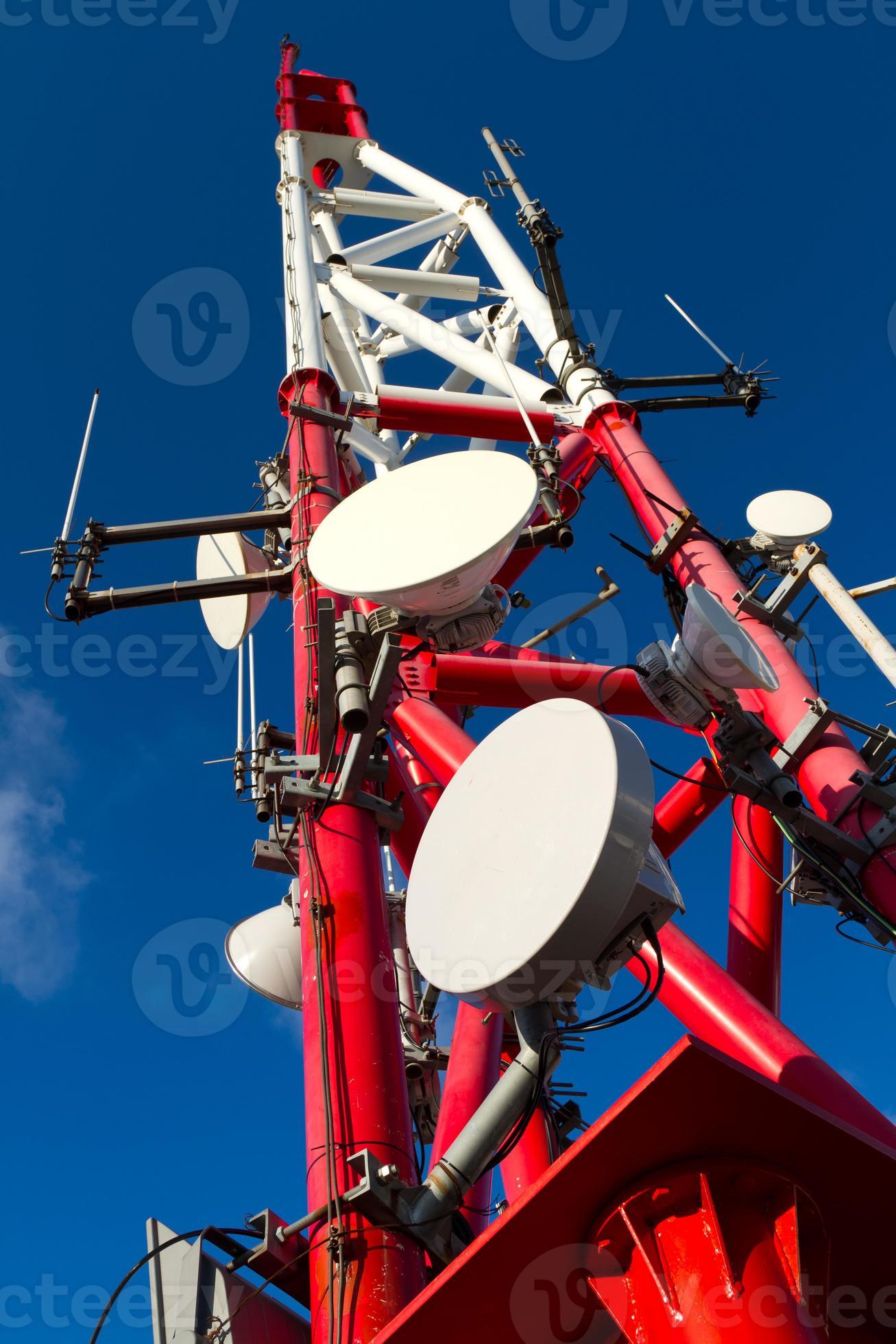 Red and white Telecommunication Tower 10889098 Stock Photo at Vecteezy