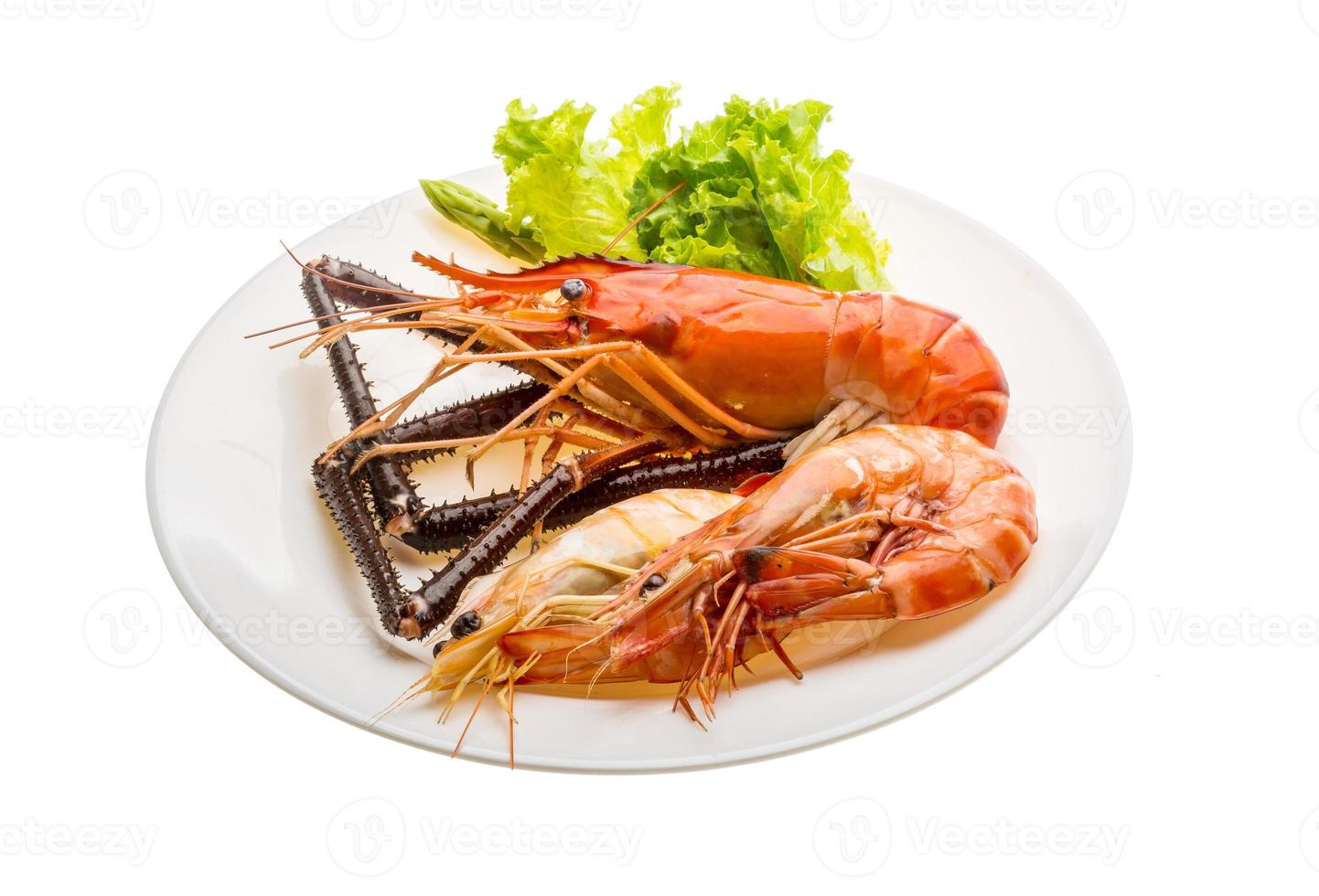 Giant Freshwater Prawn And King Prawns Tiger Prawn On The Plate And White Background 10906778