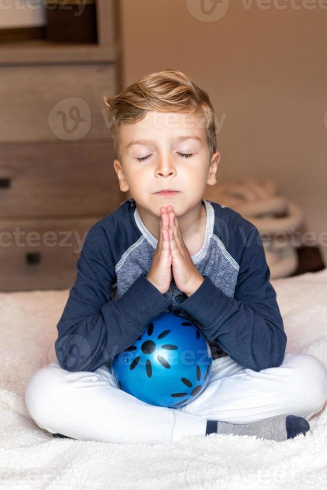 Child praying before bedtime. 10910246 Stock Photo at Vecteezy Child praying before bedtime. 10910246 Stock Photo at Vecteezy