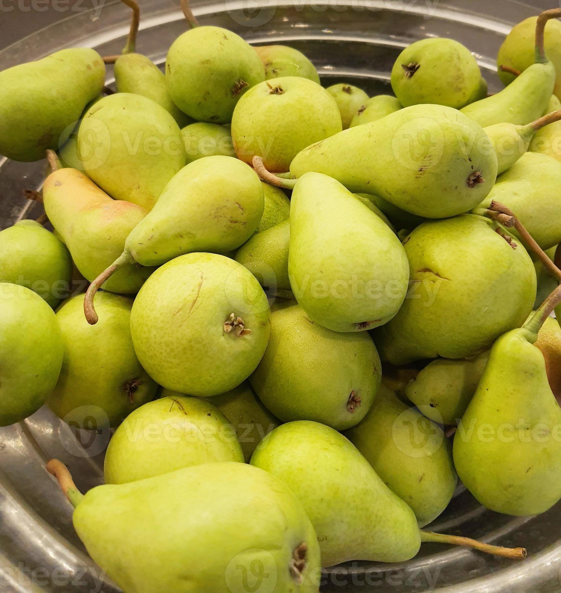 A bunch of pears being sold in a supermarket. Very suitable for dieting. 10972016 Stock Photo at ...