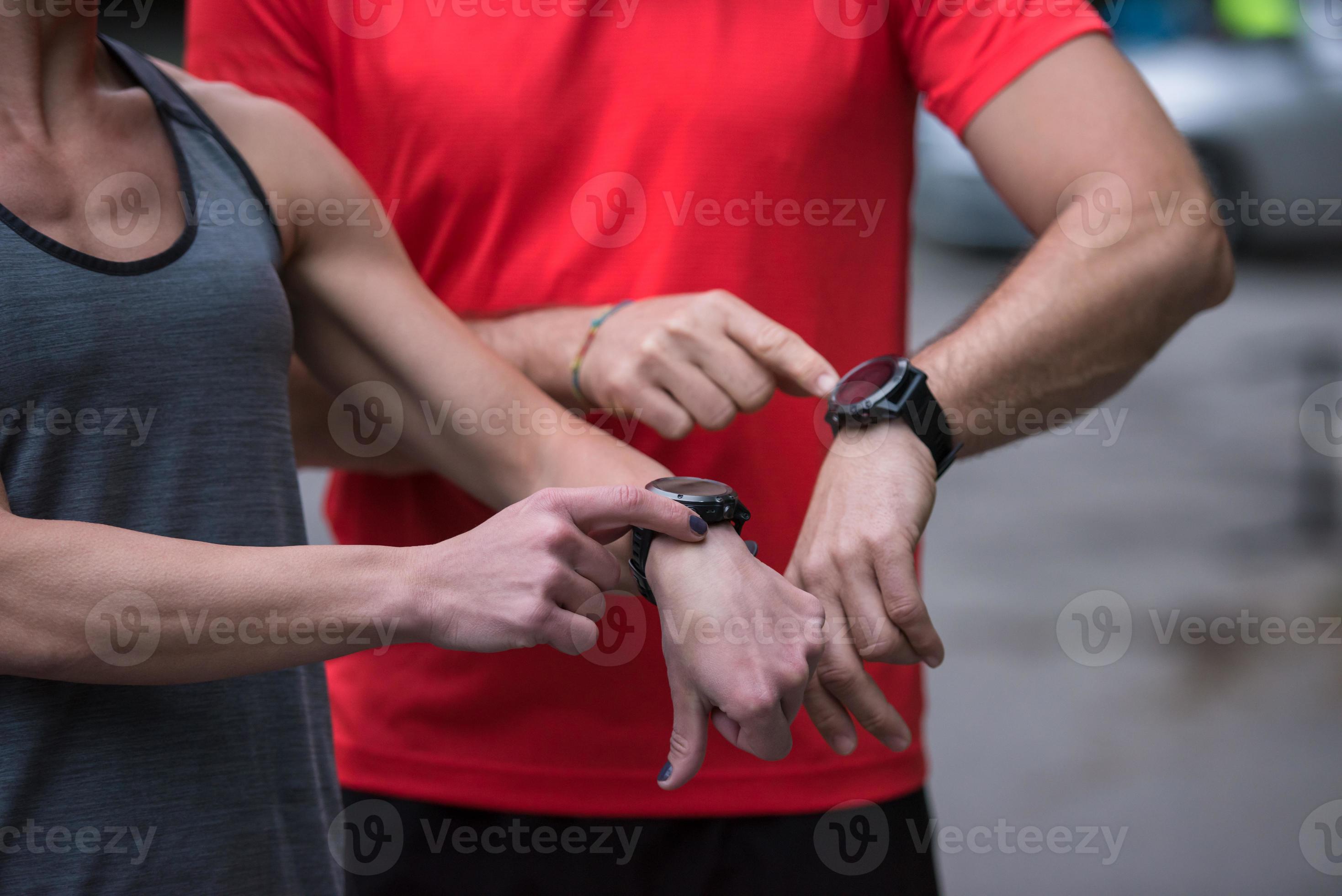 sporty couple using smart watches 10990909 Stock Photo at Vecteezy sporty couple using smart watches 10990909 Stock Photo at Vecteezy