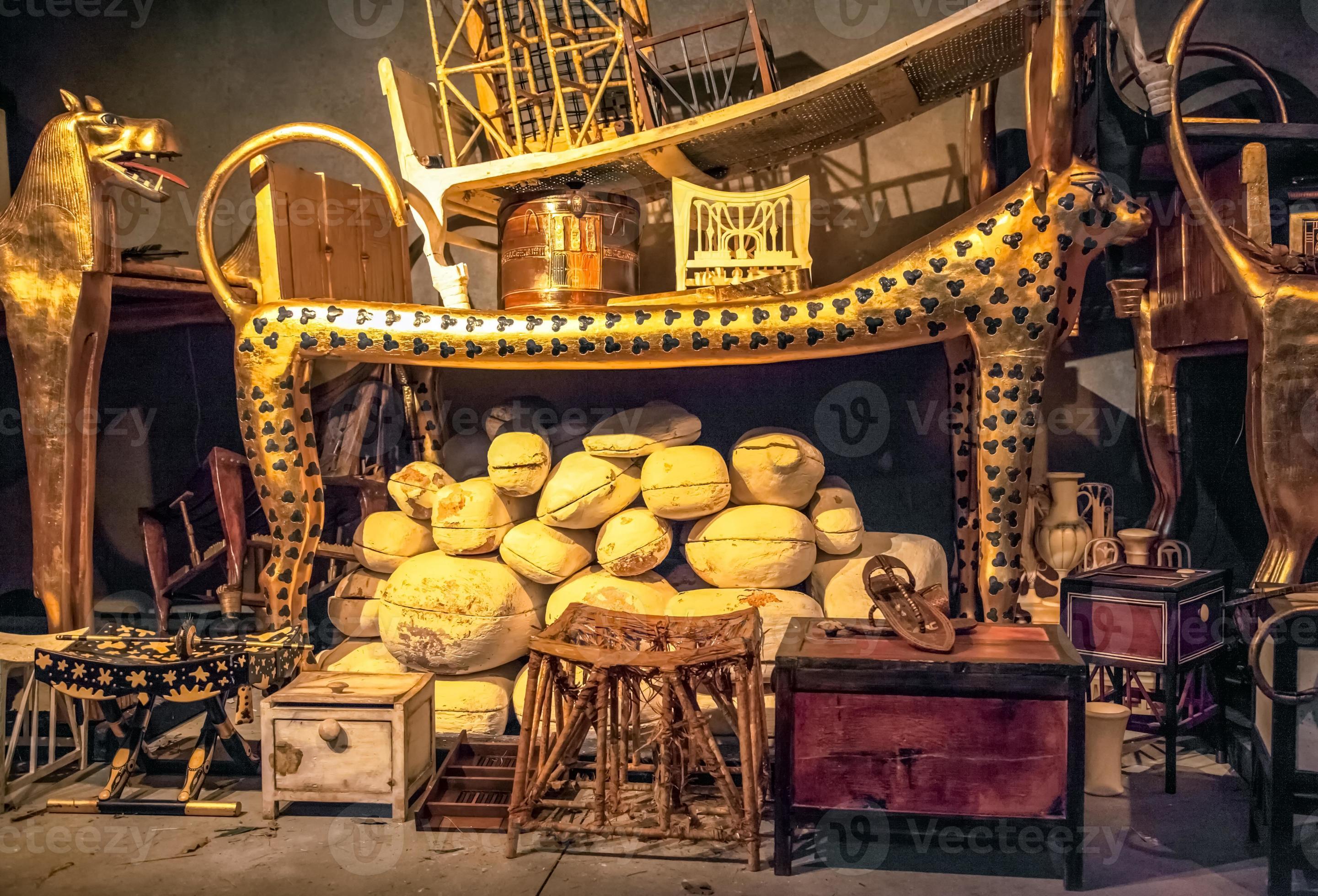 The tomb and treasures of King Tutankhamun 11101543 Stock Photo at Vecteezy