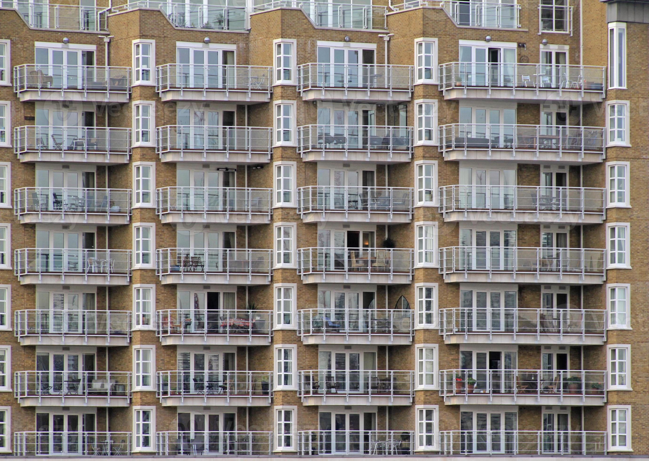 Rows of identical apartments in London, UK 11108061 Stock Photo at Vecteezy Rows of identical apartments in London, UK 11108061 Stock Photo at Vecteezy