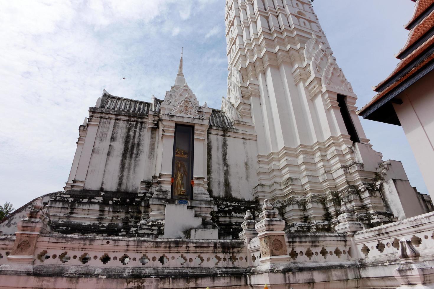 wat phutthaisawan el templo está situado en la orilla oeste del río chao phraya frente al sur de ...