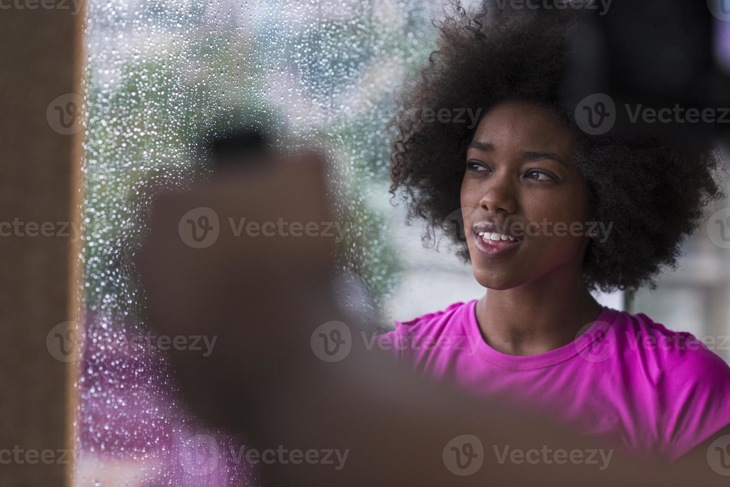 african american woman using tablet 11256690 Stock Photo at Vecteezy