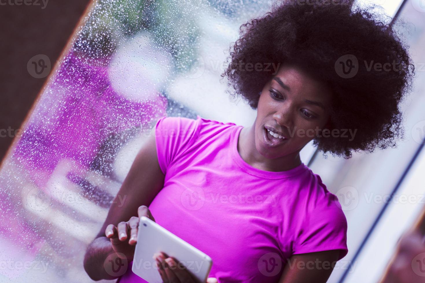 african american woman using tablet 11257107 Stock Photo at Vecteezy