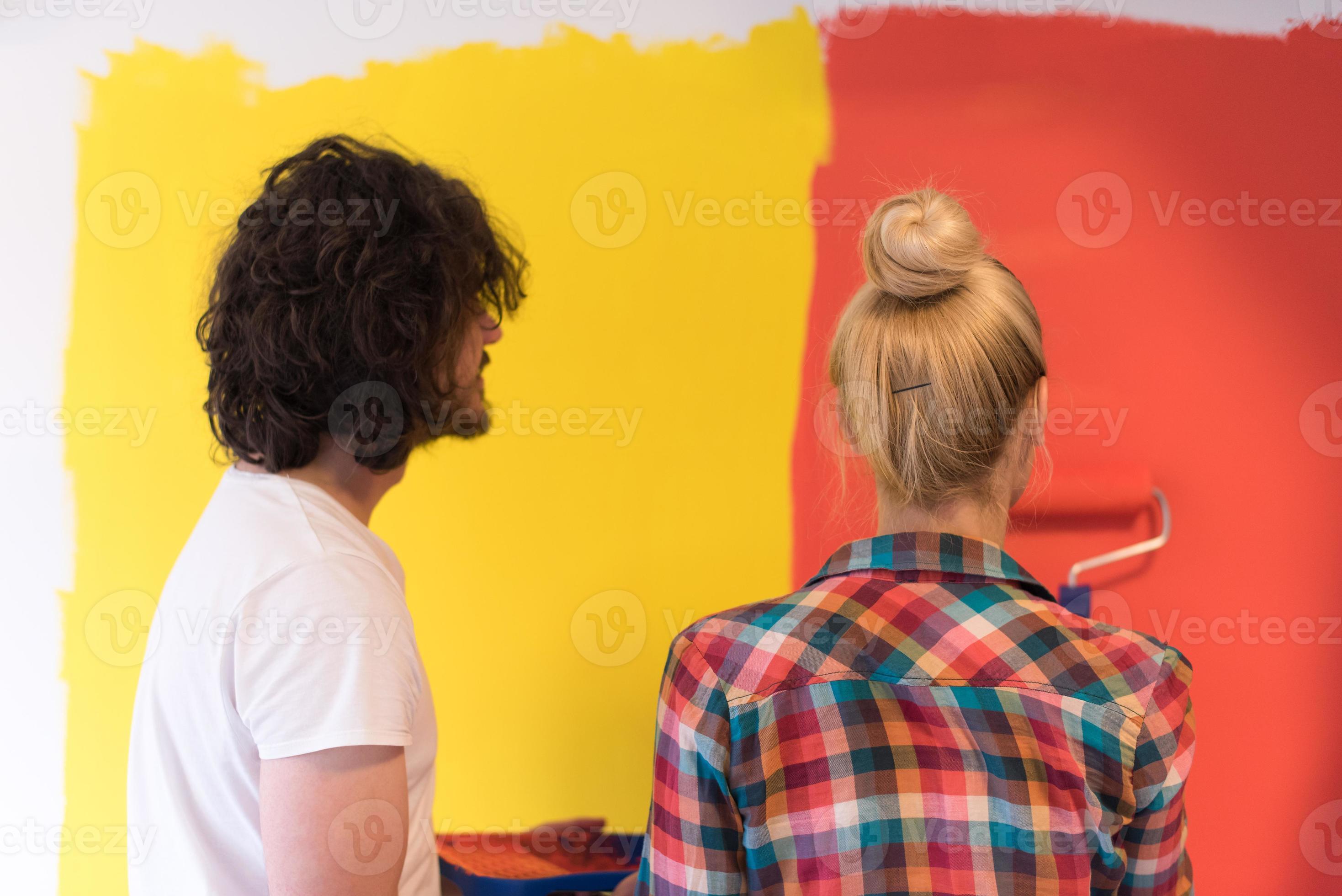 couple painting interior wall 11277178 Stock Photo at Vecteezy