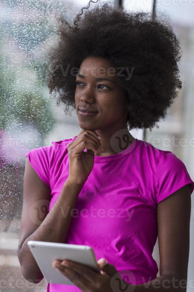 african american woman using tablet 11293521 Stock Photo at Vecteezy