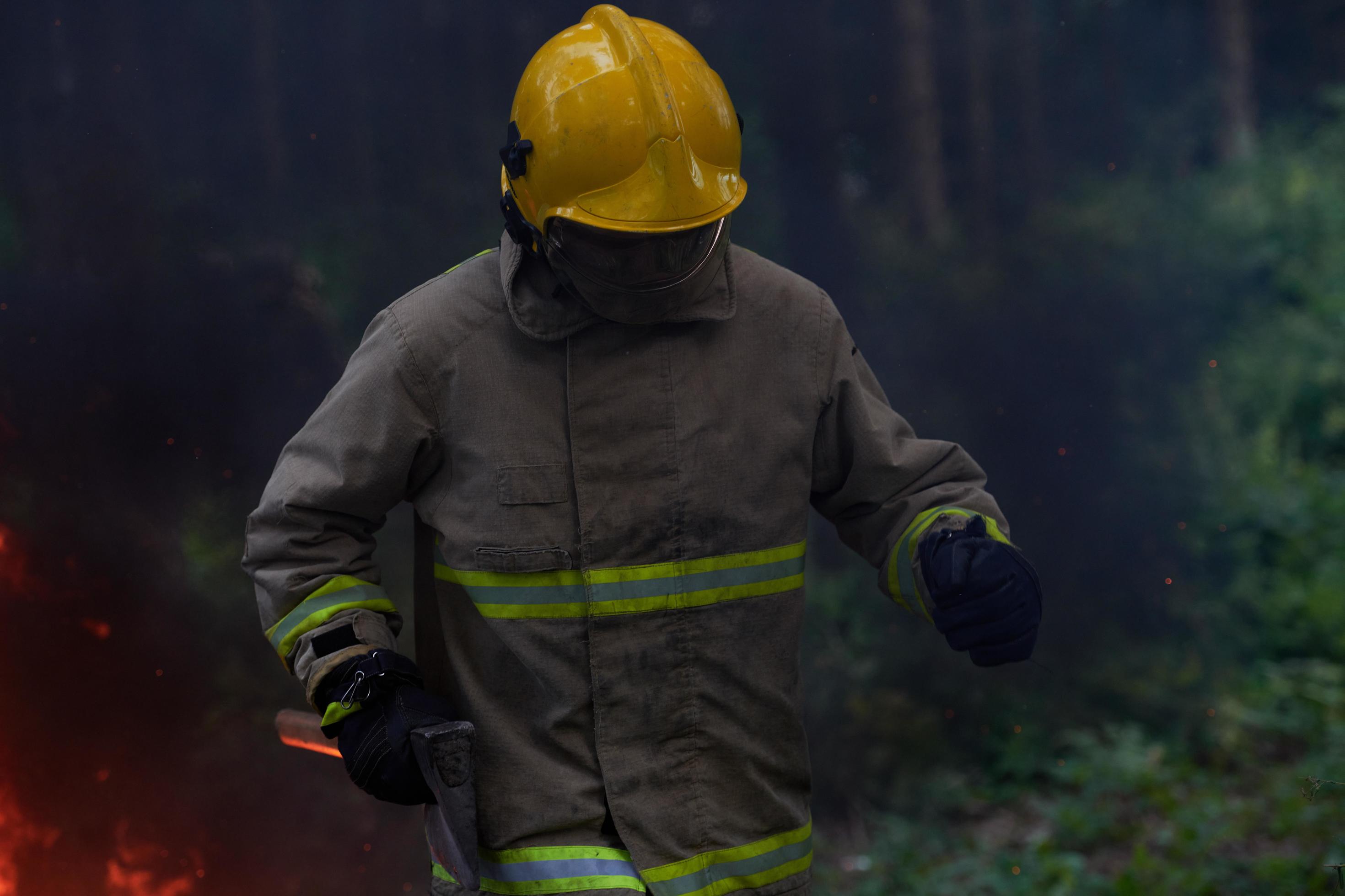 firefighter in action 11616158 Stock Photo at Vecteezy