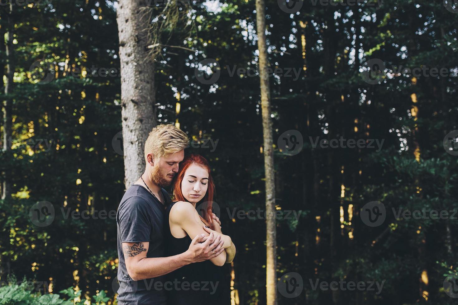 guy hugging his girlfriend 11745277 Stock Photo at Vecteezy
