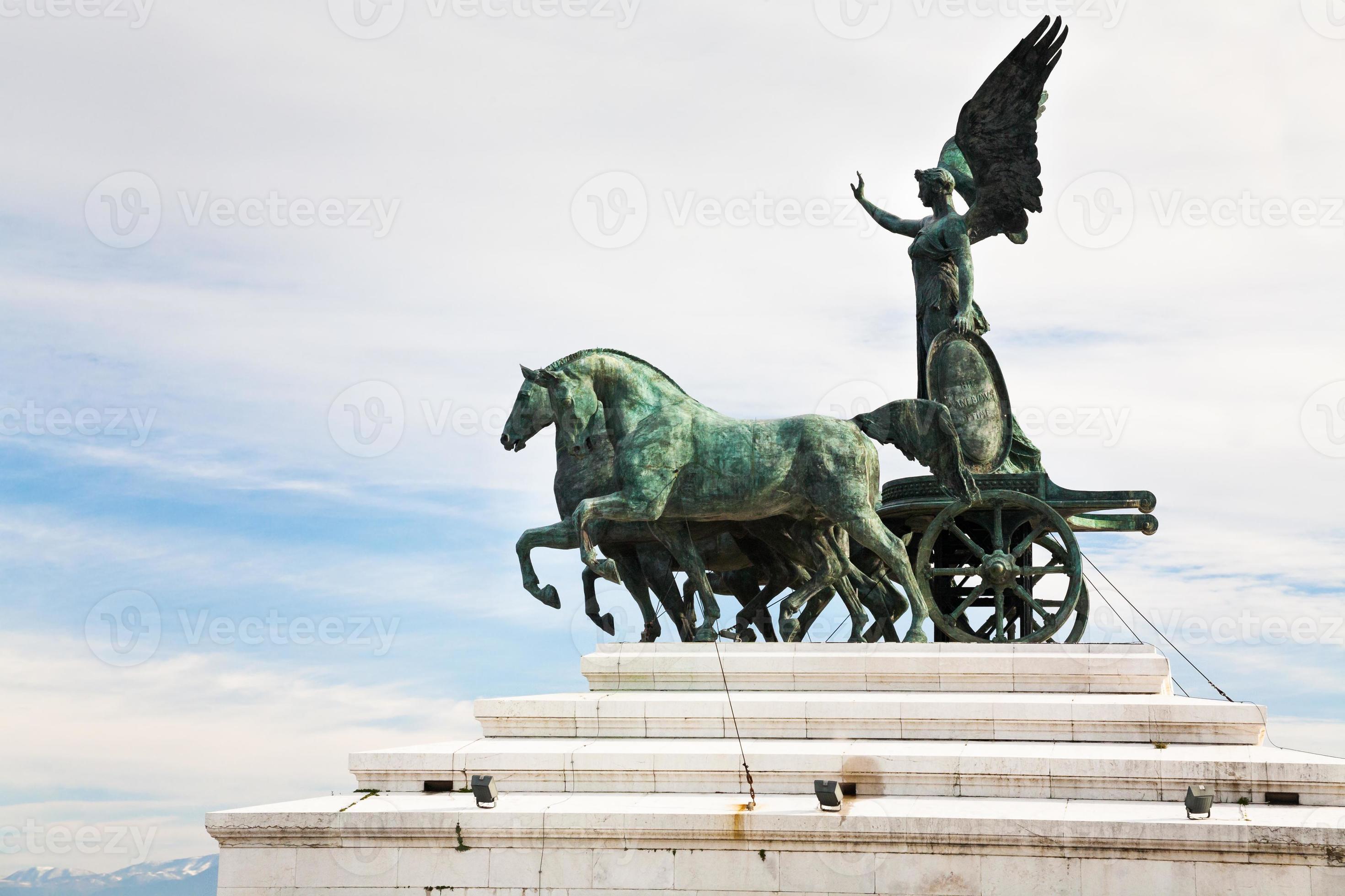 quadriga on top of Monument Vittorio Emanuele II, Rome, Italy 11855401 Stock Photo at Vecteezy