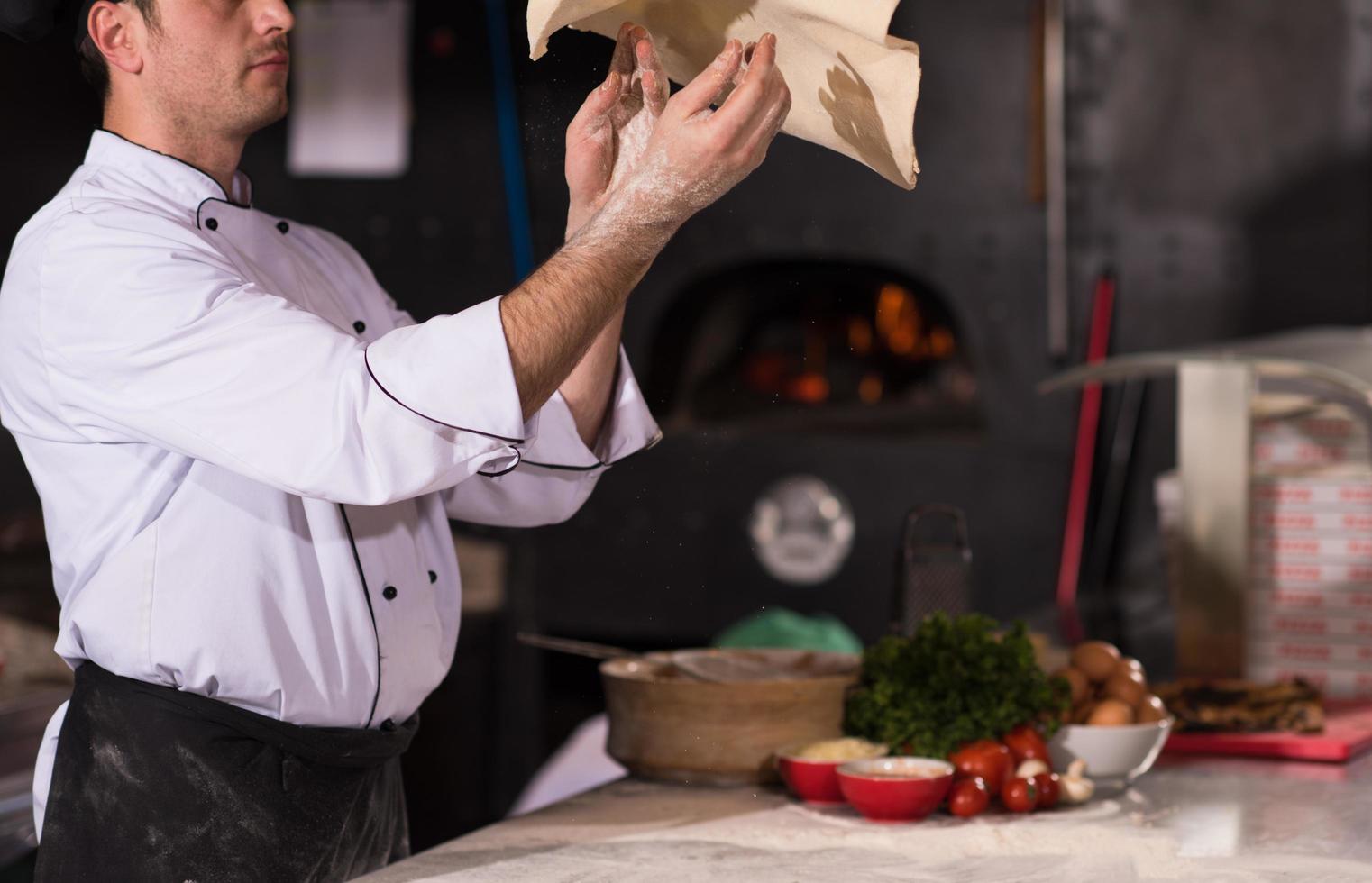 chef throwing up pizza dough 12133112 Stock Photo at Vecteezy