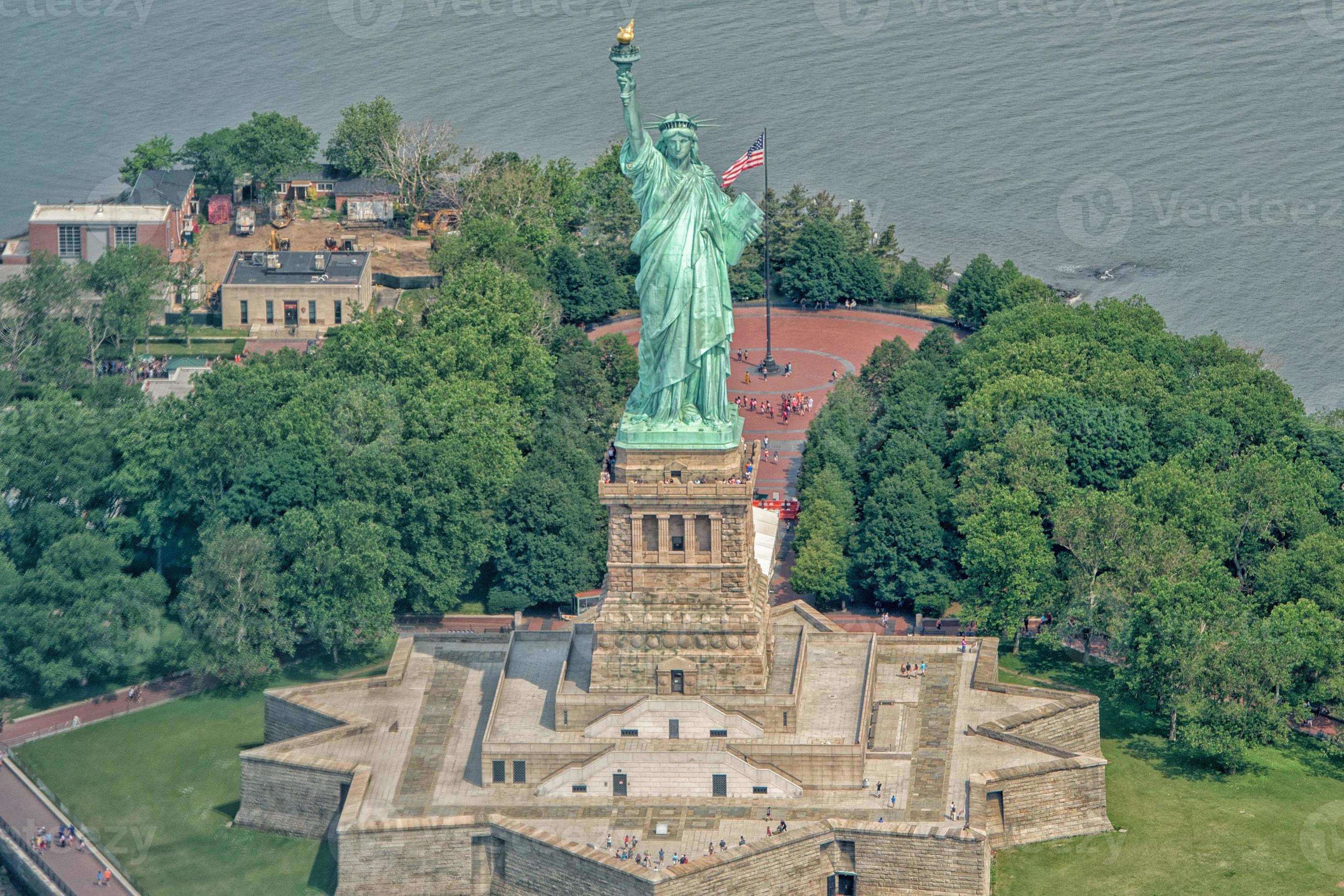 statue of liberty aerial view 12212781 Stock Photo at Vecteezy statue of liberty aerial view 12212781 Stock Photo at Vecteezy