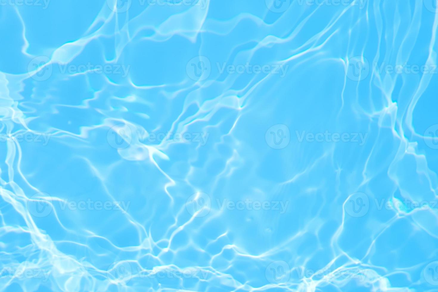 desenfoque borroso transparente color azul claro agua tranquila textura superficial con ...