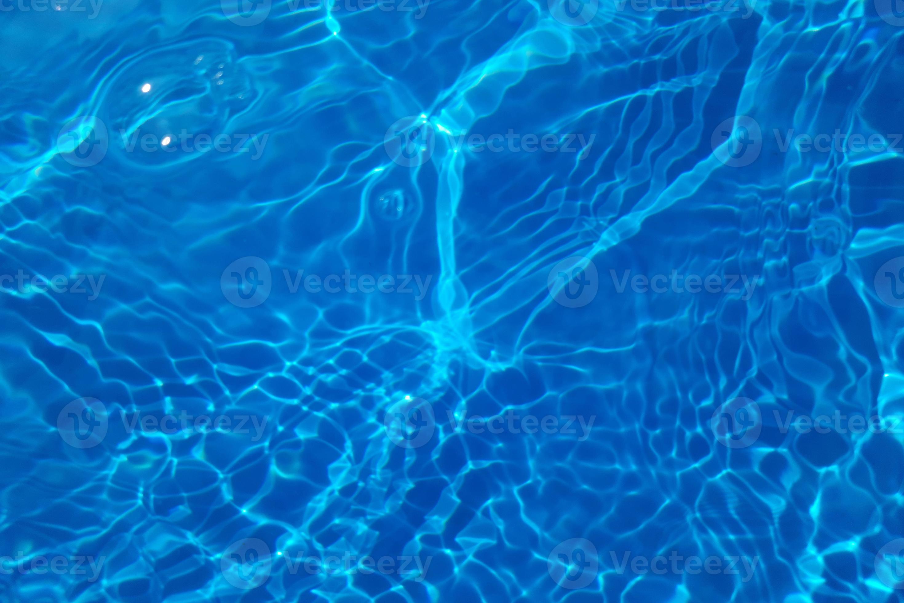 desenfoque borroso transparente color azul claro agua tranquila textura superficial con ...