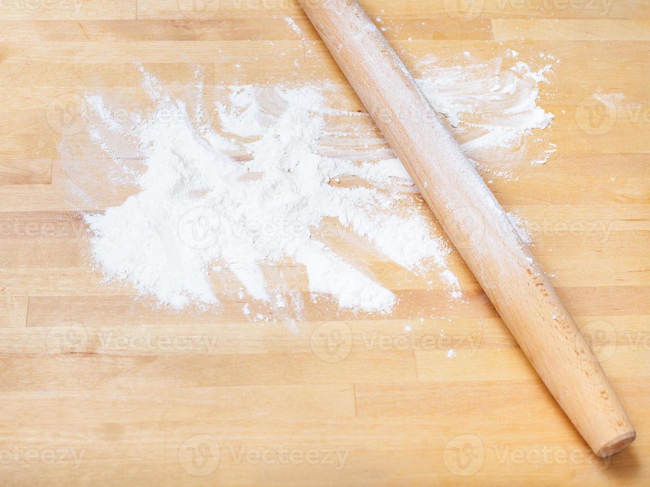 flour and rolling pin on wooden table 12575728 Stock Photo at Vecteezy flour and rolling pin on wooden table 12575728 Stock Photo at Vecteezy