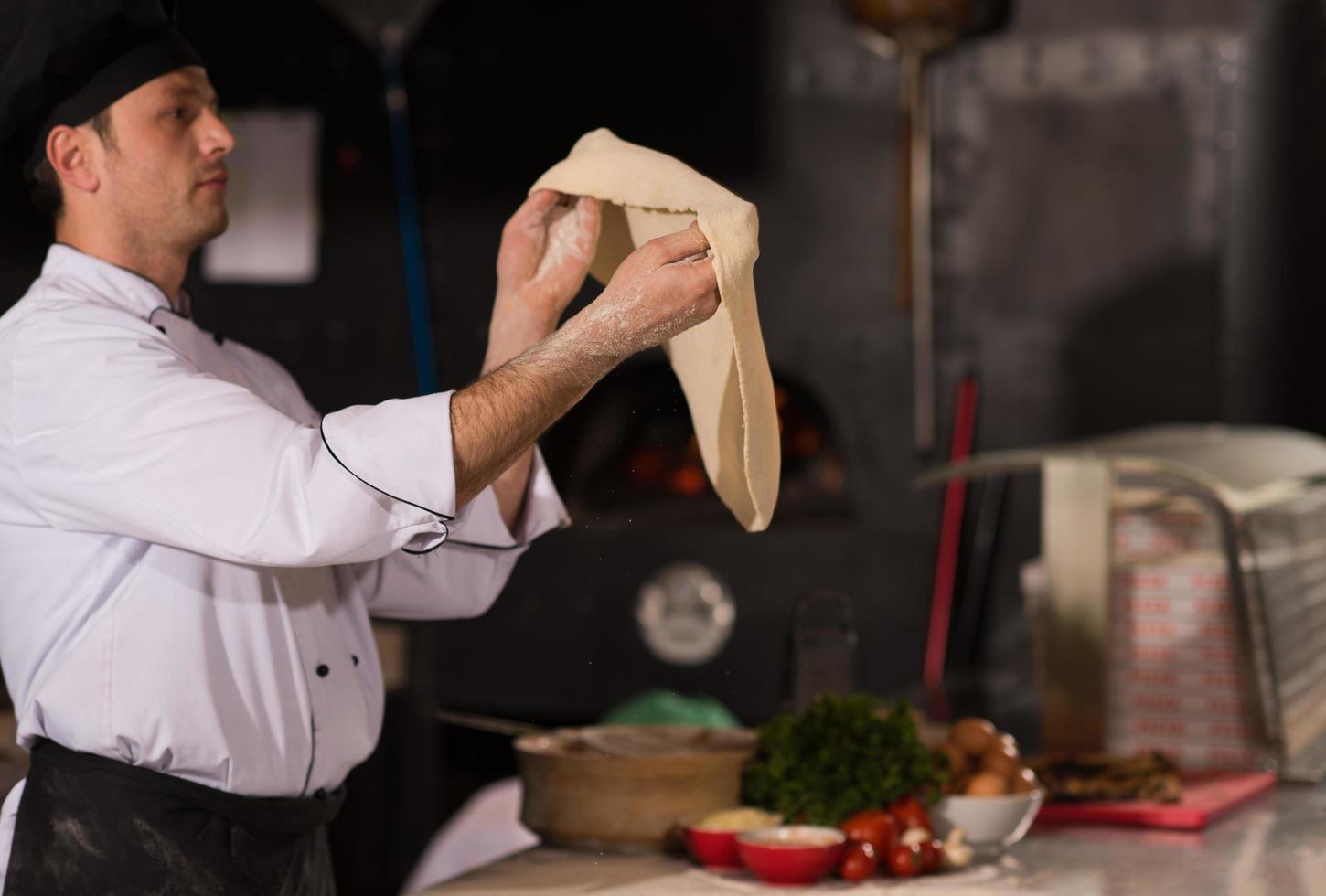 chef throwing up pizza dough 12712056 Stock Photo at Vecteezy