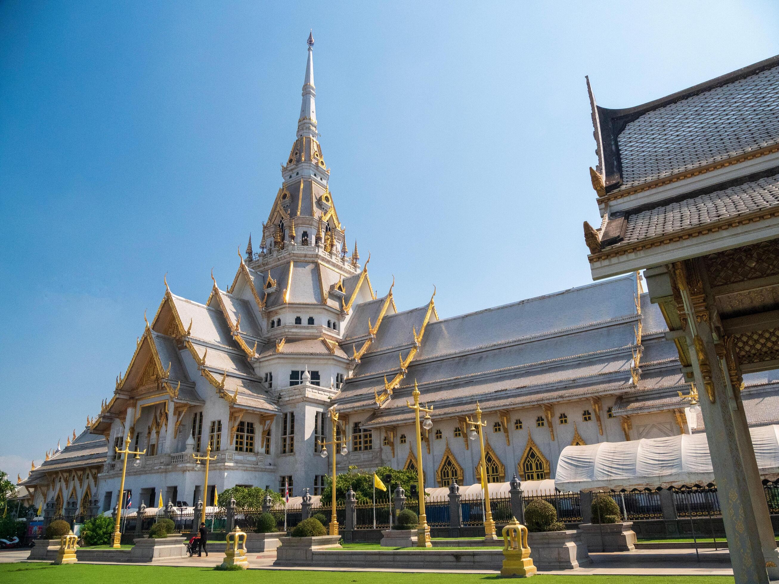 chachoengsao tailandia, 17 de enero de 2022, wat sothon wararam worawihan ubicado en el río bang ...