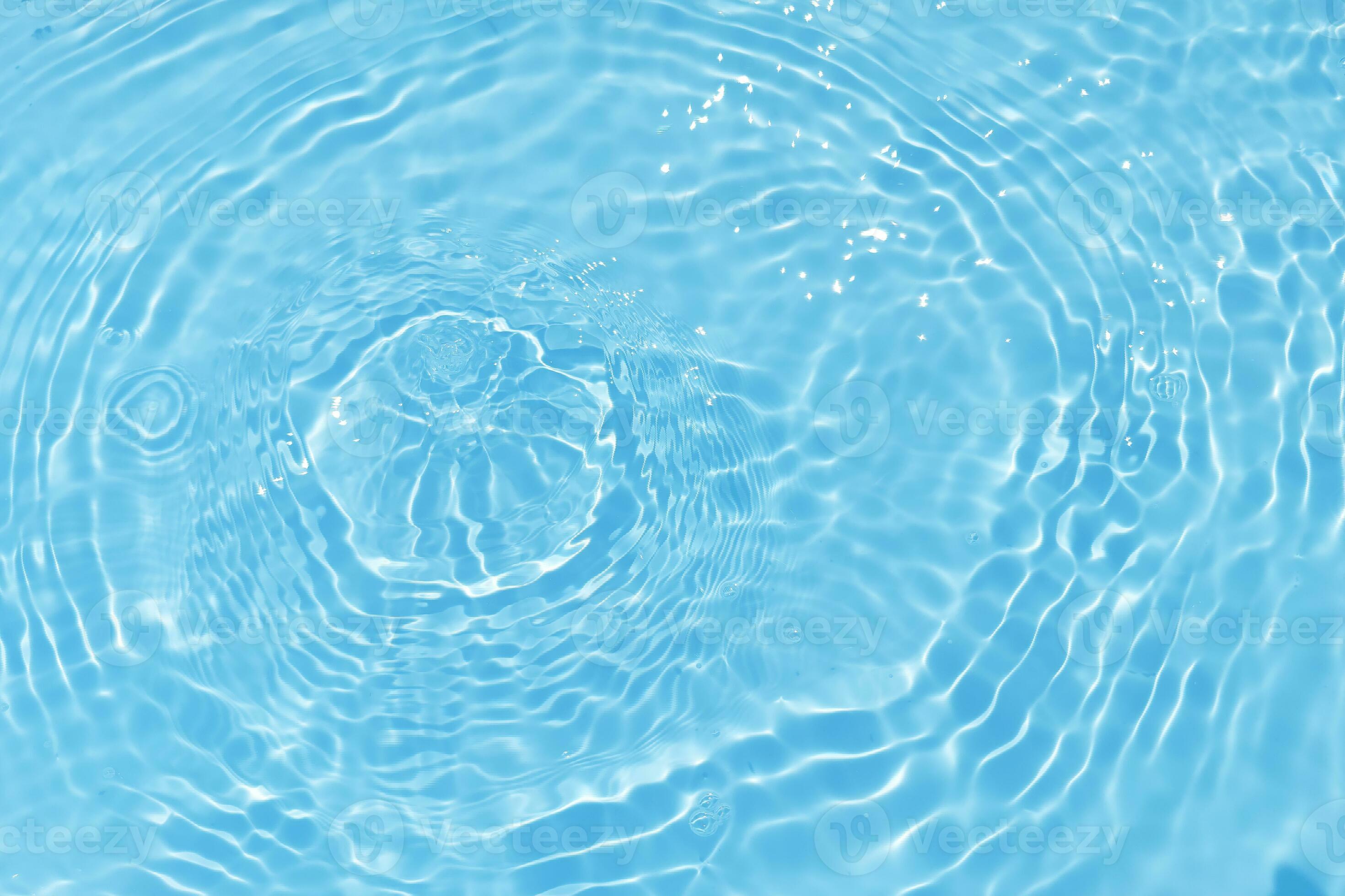 desenfoque borroso transparente color azul claro agua tranquila textura superficial con ...