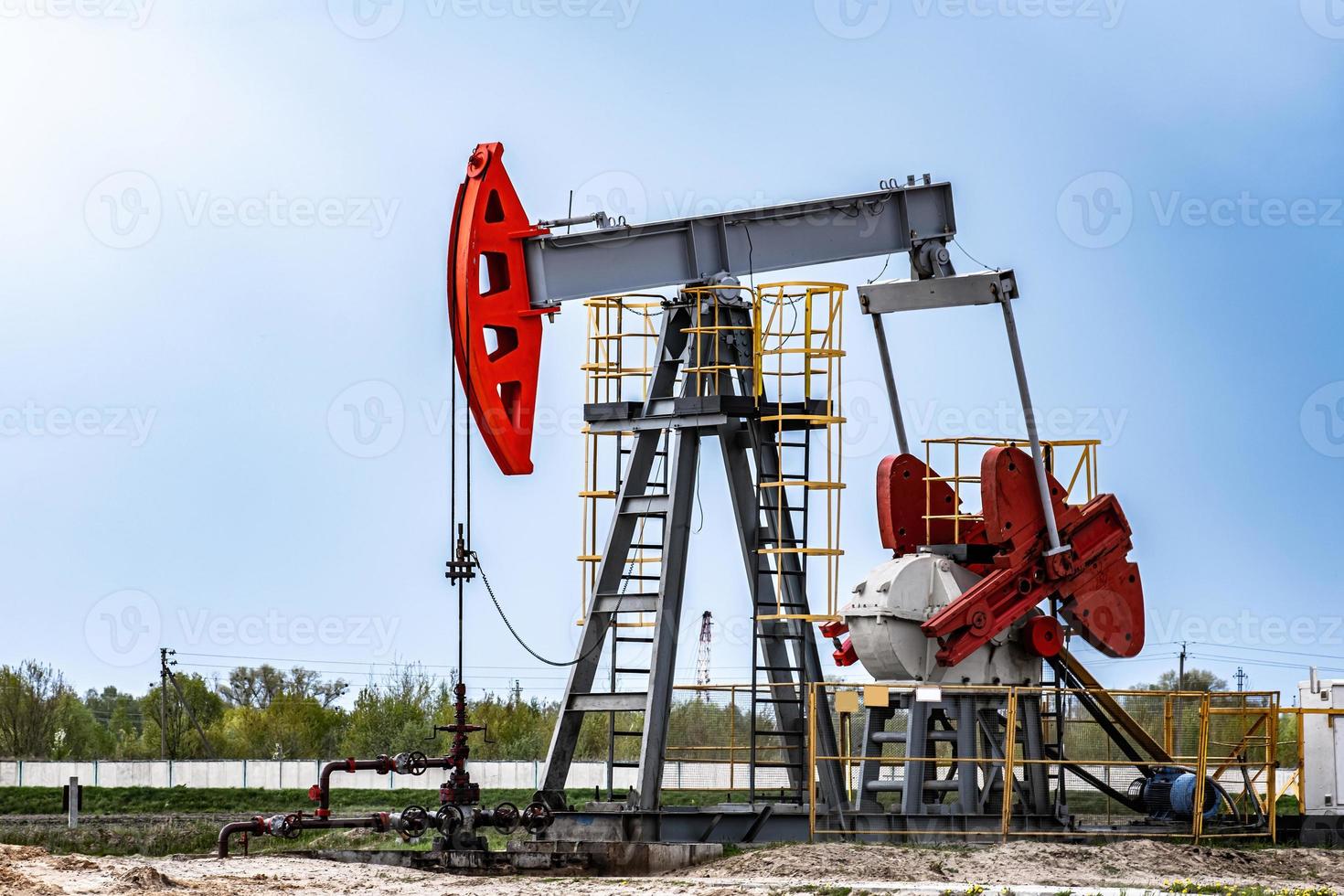 Extraction of crude oil in oilfield. Oil drilling rig pumps oil. 12929231 Stock Photo at Vecteezy
