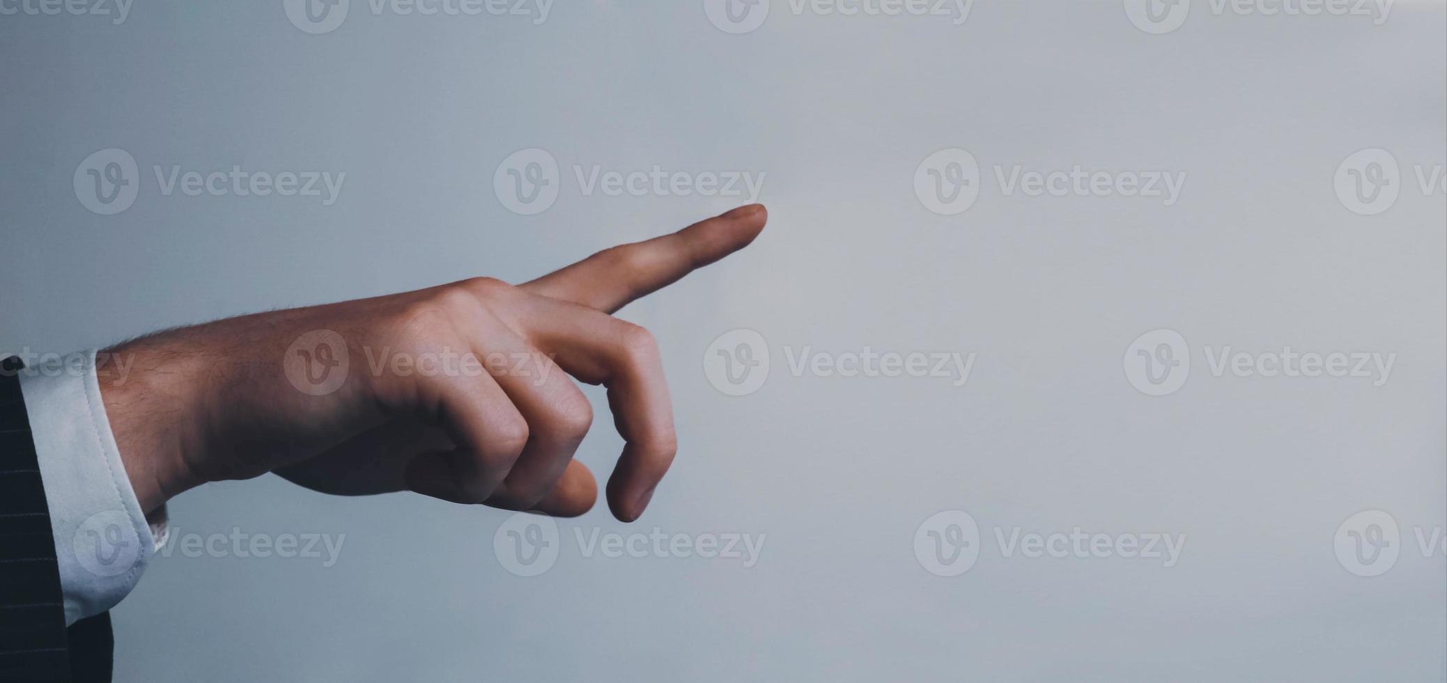 dedo índice señalando la imagen del concepto de primer plano. foto de vista lateral del gesto de ...